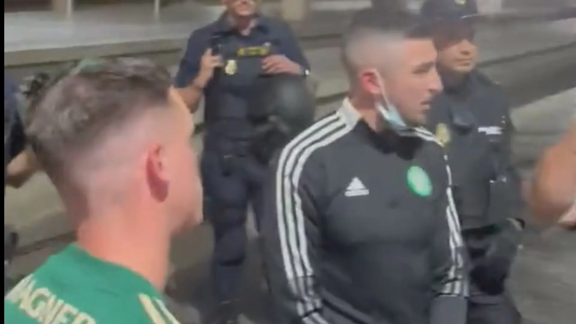La Policía desaloja de un tren a 16 'hooligans' del Celtic de Glasgow ...