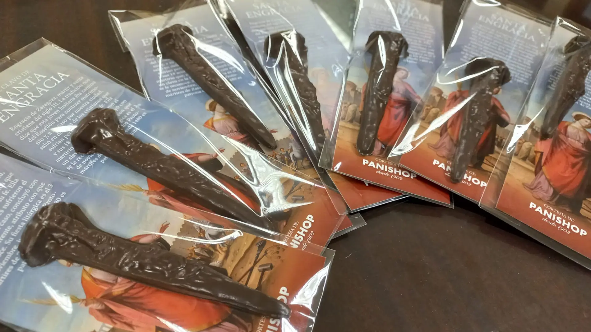 ¿Qué son los clavos de chocolate de Santa Engracia?