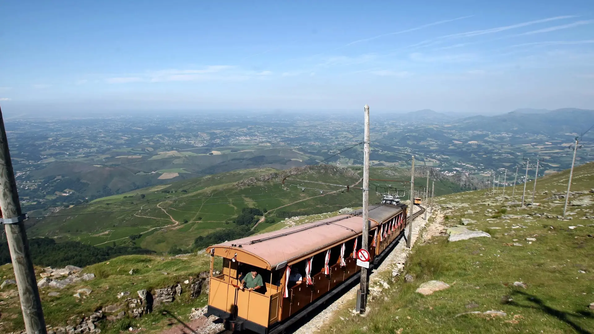 El tren de La Rhune, un activo para el turismo verde en el País Vasco