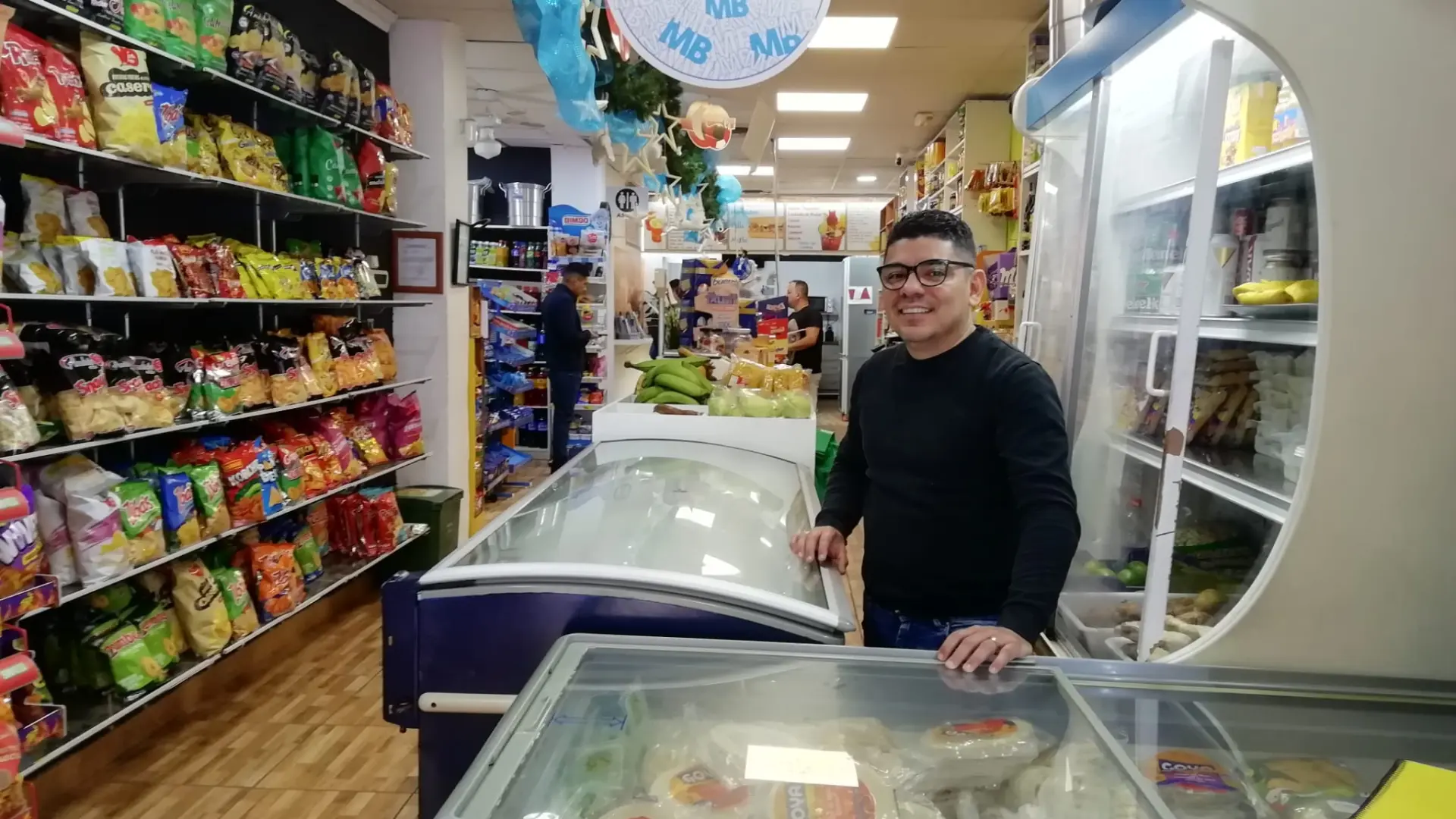 De locutorios a tiendas multiservicios en Zaragoza: "El whatsapp nos ha ...