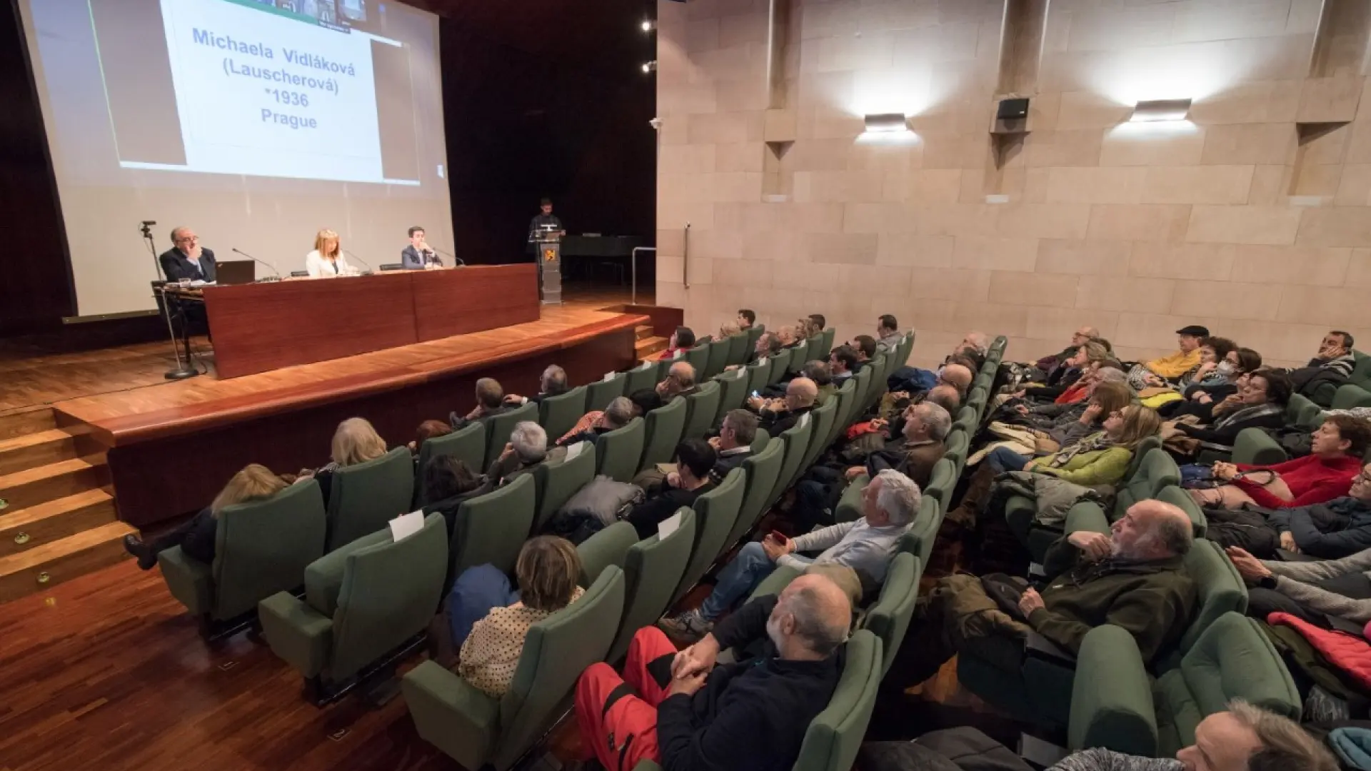 Foro sobre el Holocausto en Huesca: la niña que se salvó del exterminio ...