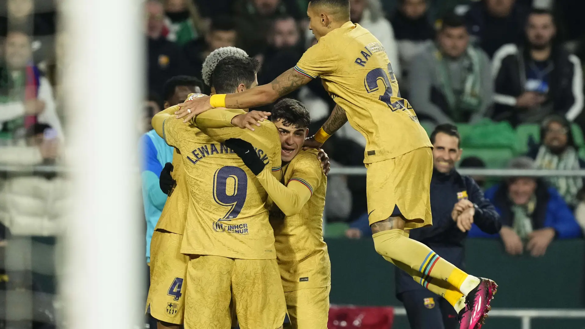 El Barça se hace mas líder en el Villamarín