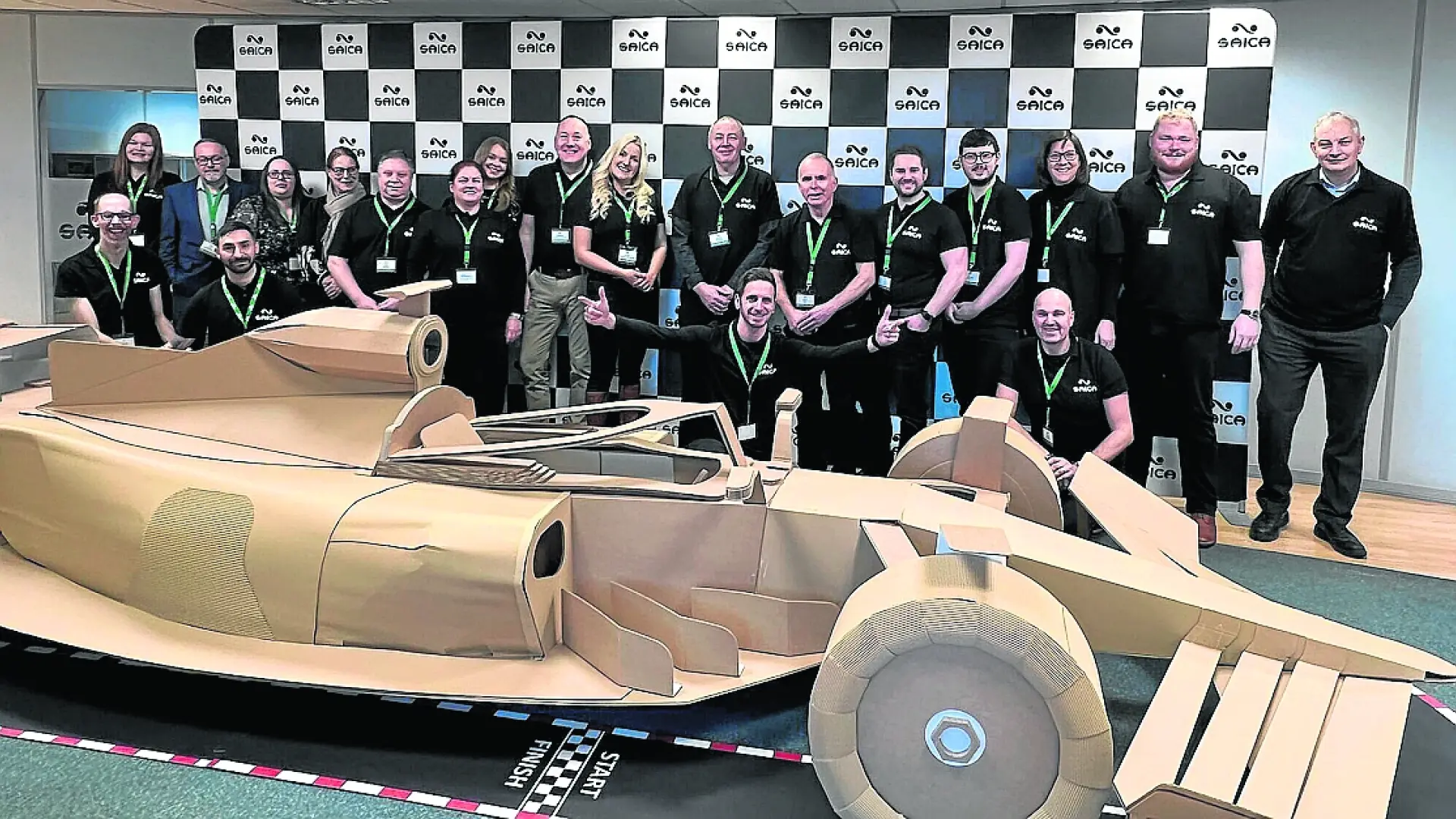 Un Fórmula 1 de cartón con sello aragonés