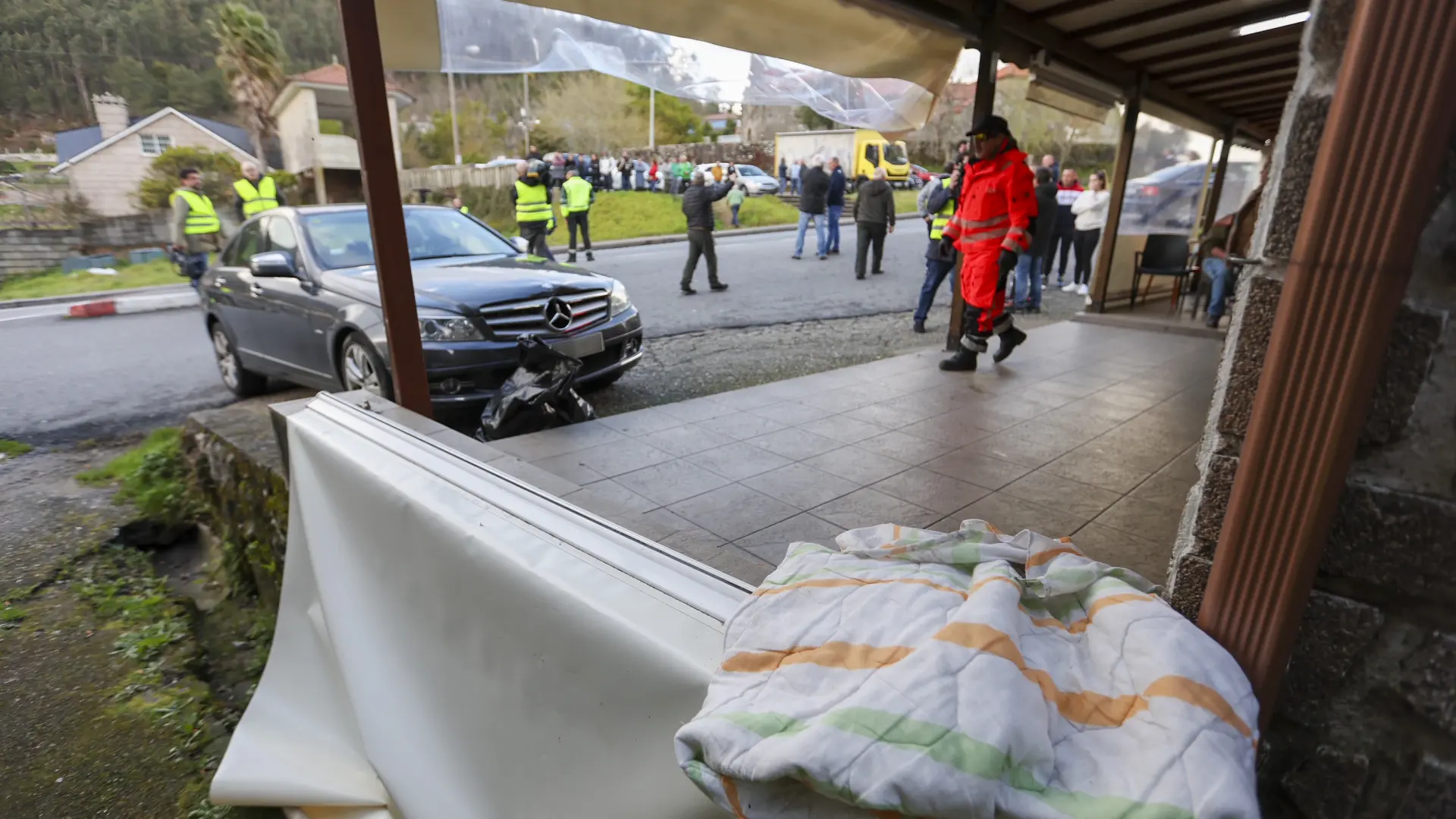 Atropello mortal: un coche arrolla a un grupo de amigos en la terraza ... Atropello mortal: un coche arrolla a un grupo de amigos en la terraza ...