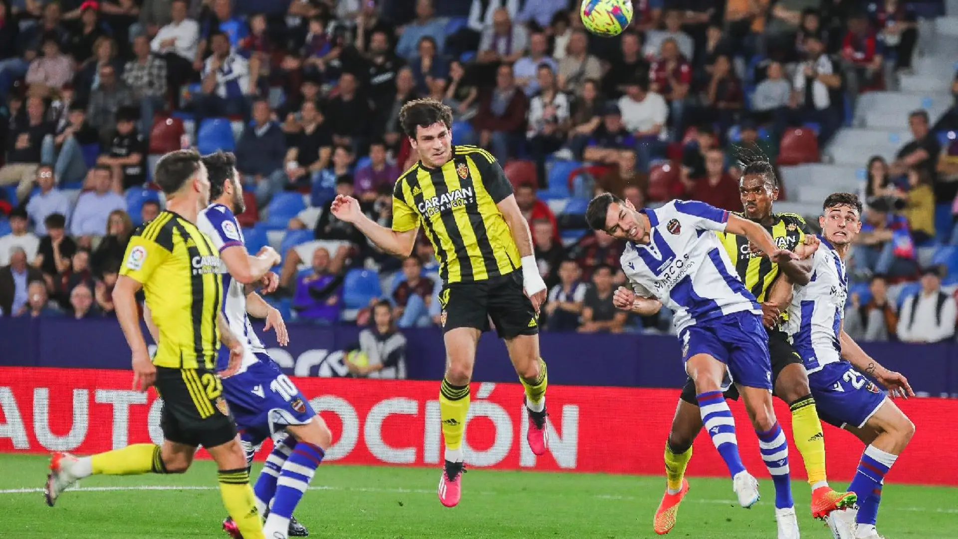 Real Zaragoza: Azón trata de acabar la liga en lo más alto tras su calvario