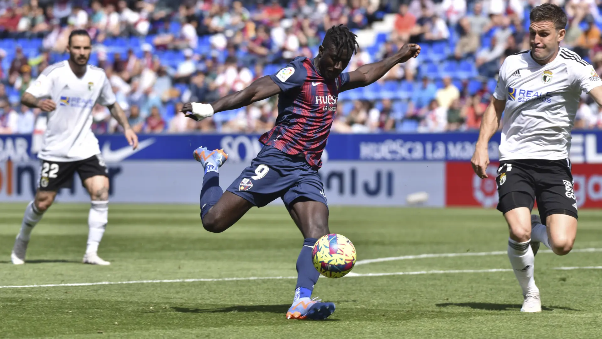 Fotos del partido SD Huesca contra el Burgos CF en el Alcoraz