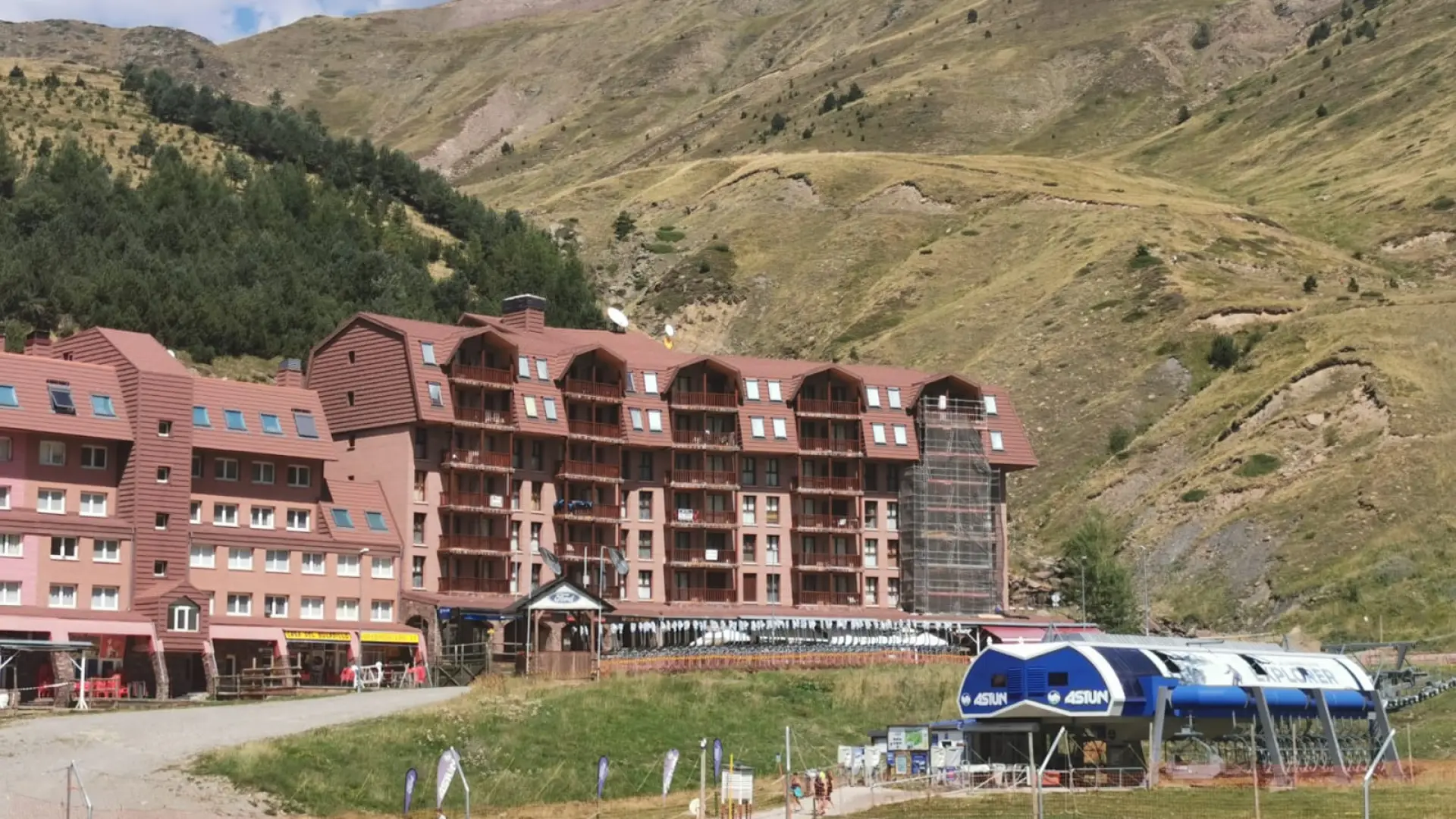 Astún reactiva el plan para construir más de 800 viviendas en la estación
