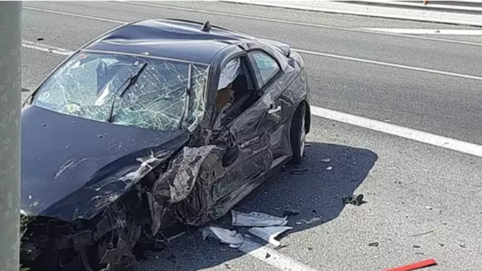 Dos muertos tras un accidente en el que se han visto implicados dos turismos y un camión en la N ...