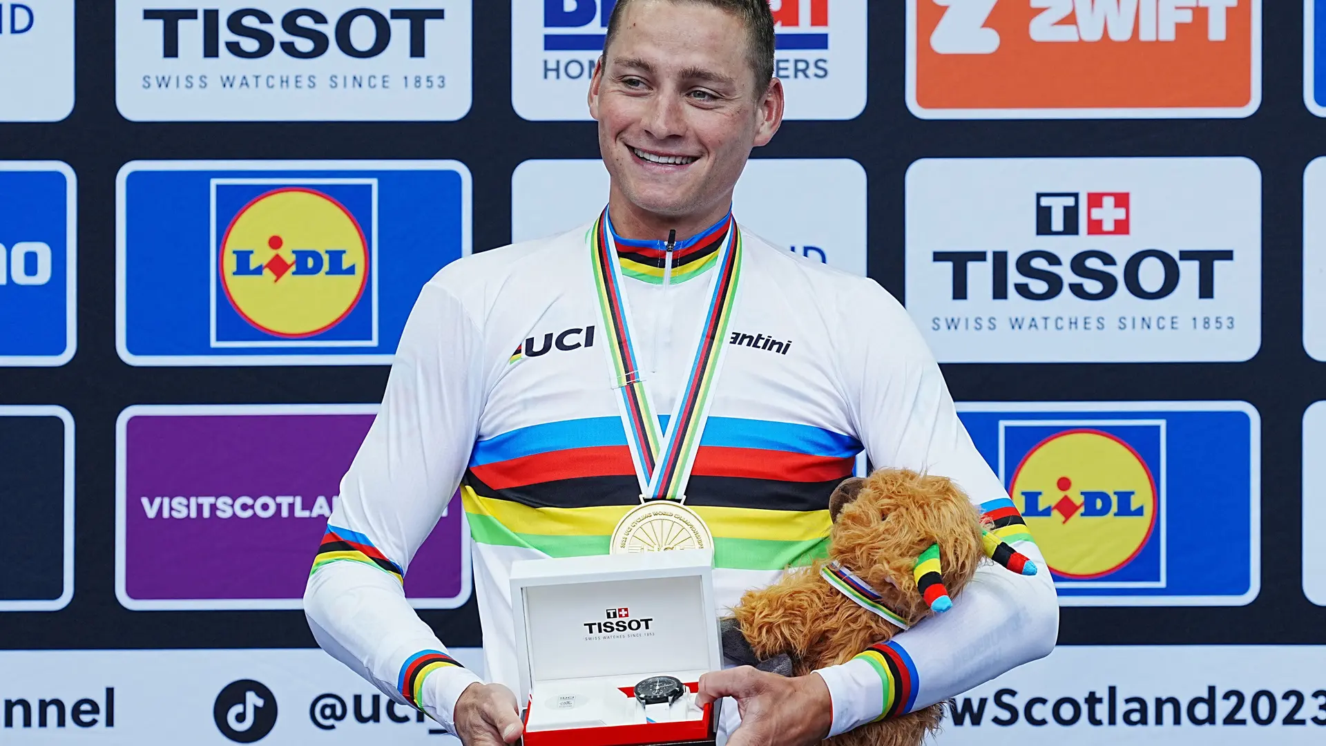 Mathieu Van der Poel se muestra intratable y firma su cuarta victoria ...