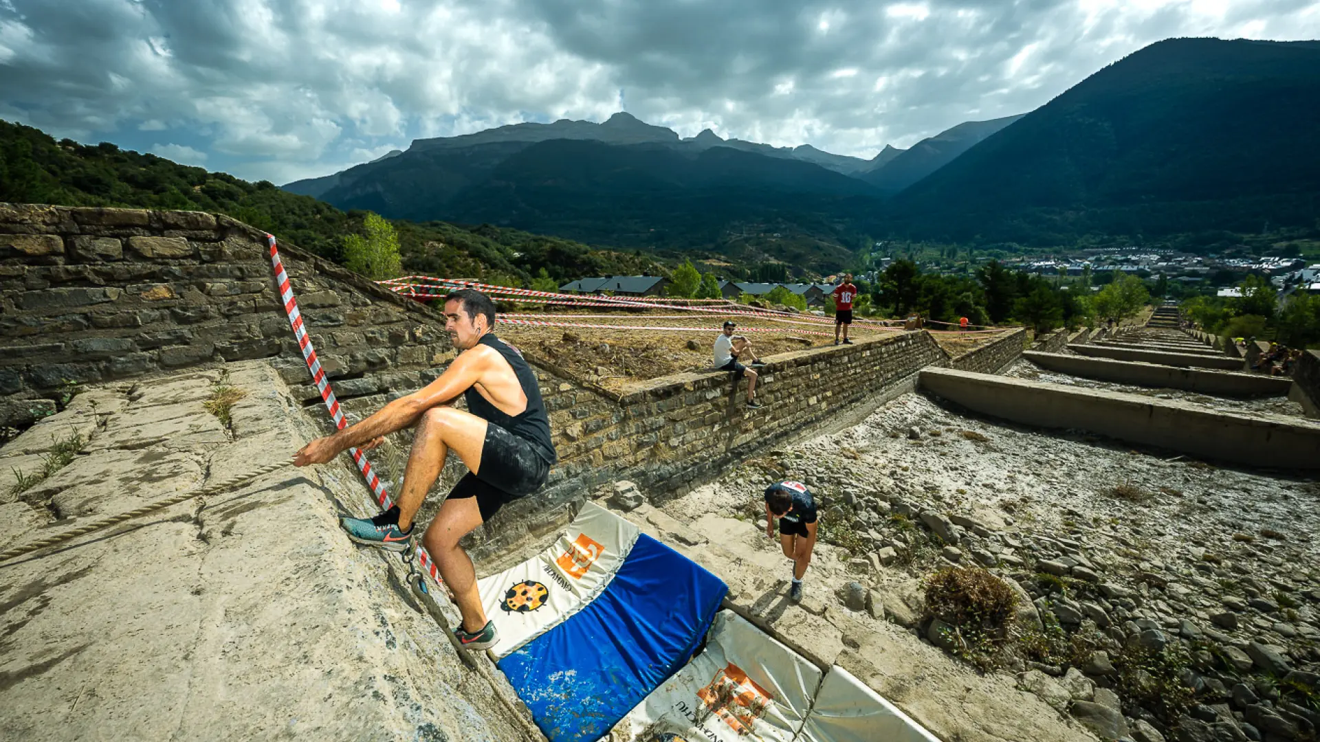 El Muro, la carrera de Villanúa en la que hay que superar un barranco