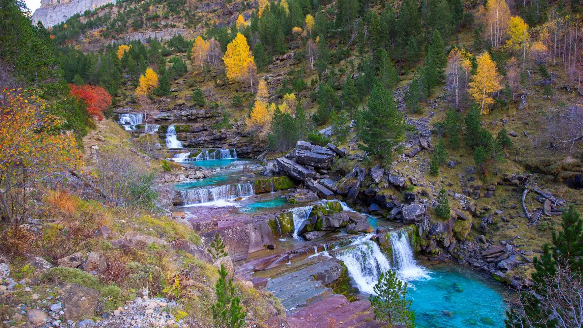 Fotos de las preciosas cascadas en la ruta más bonita del Pirineo ...