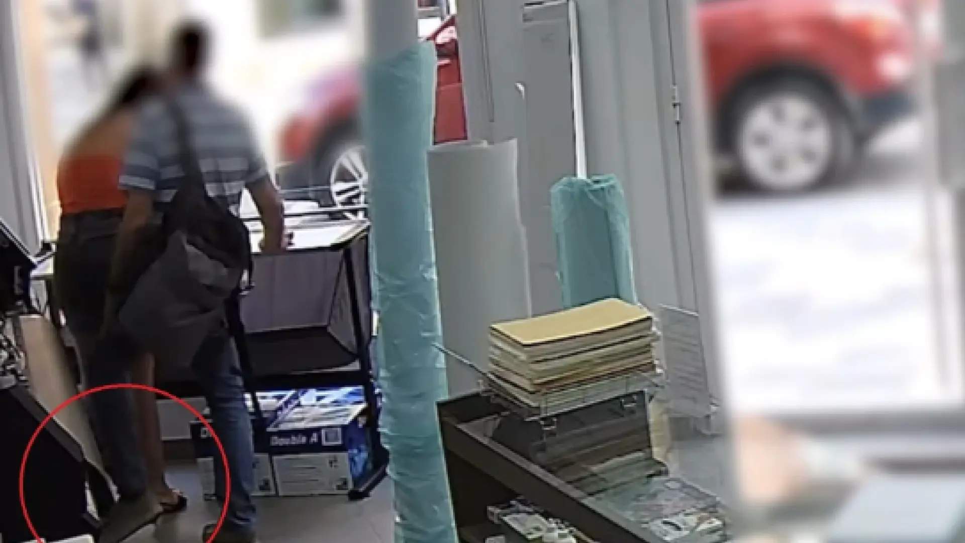 Detenido Un Hombre Acusado De Grabar Bajo La Falda A Una Comerciante Con Una Cámara Oculta En El