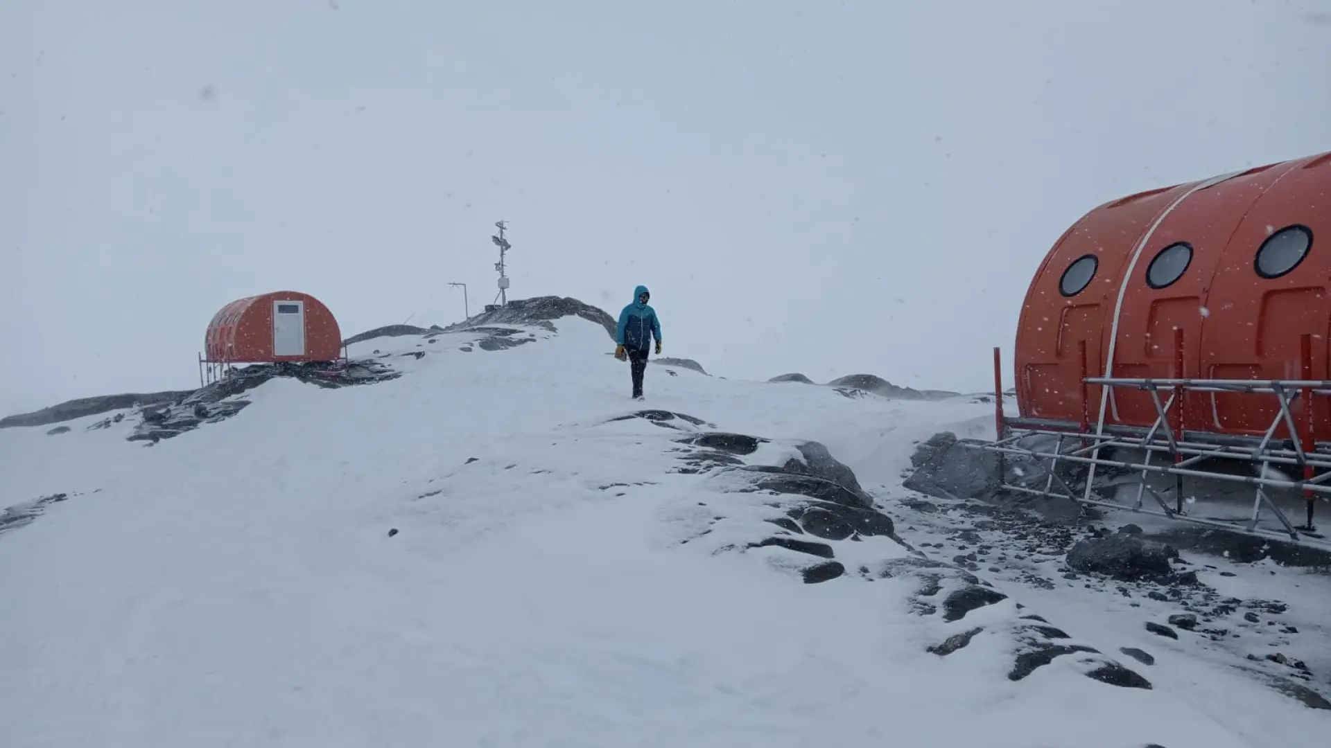 Los expedicionarios españoles y chilenos esperan una ventana de buen ...