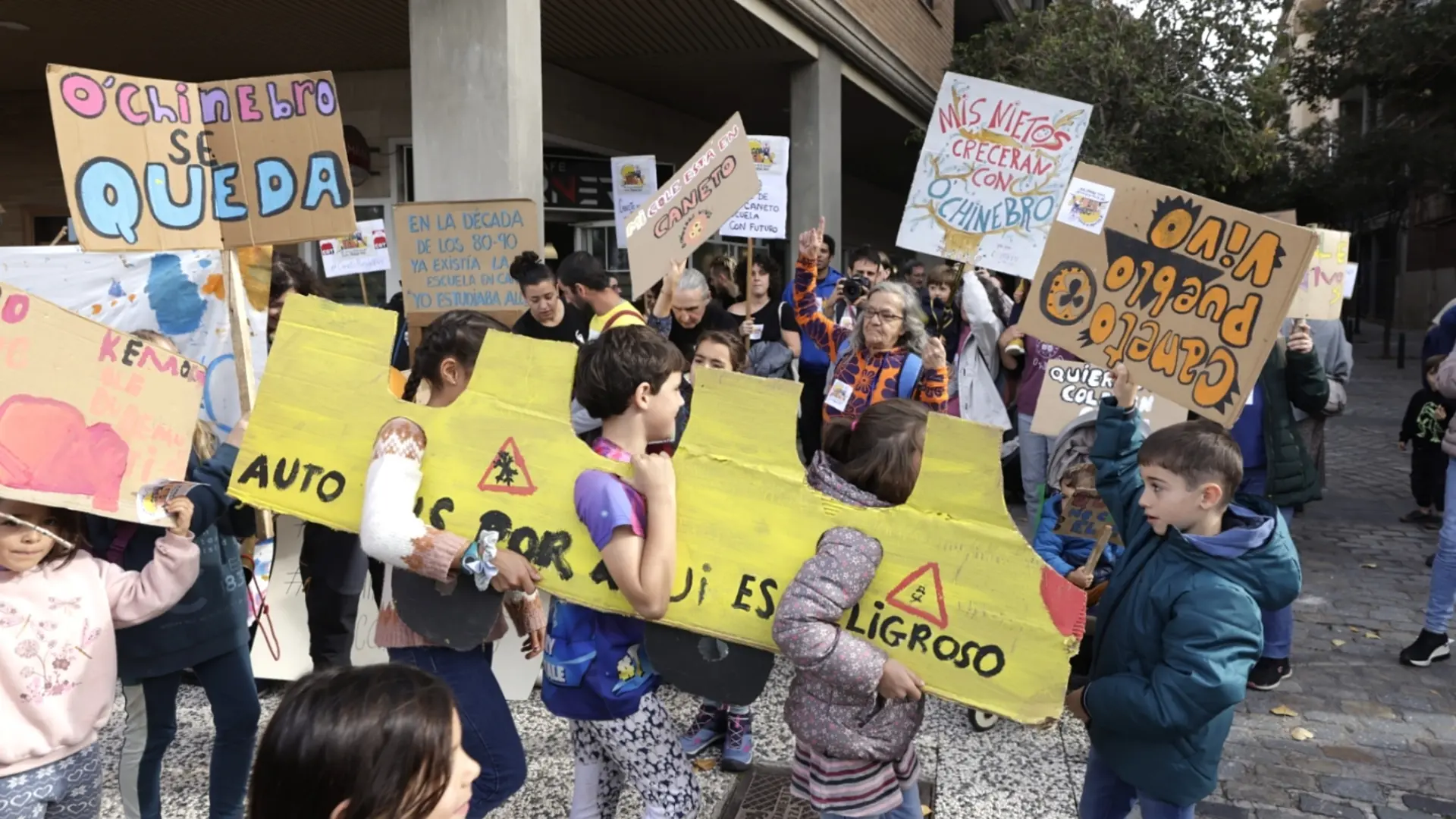 Las familias de Caneto se reúnen con la consejera de Educación en las ...