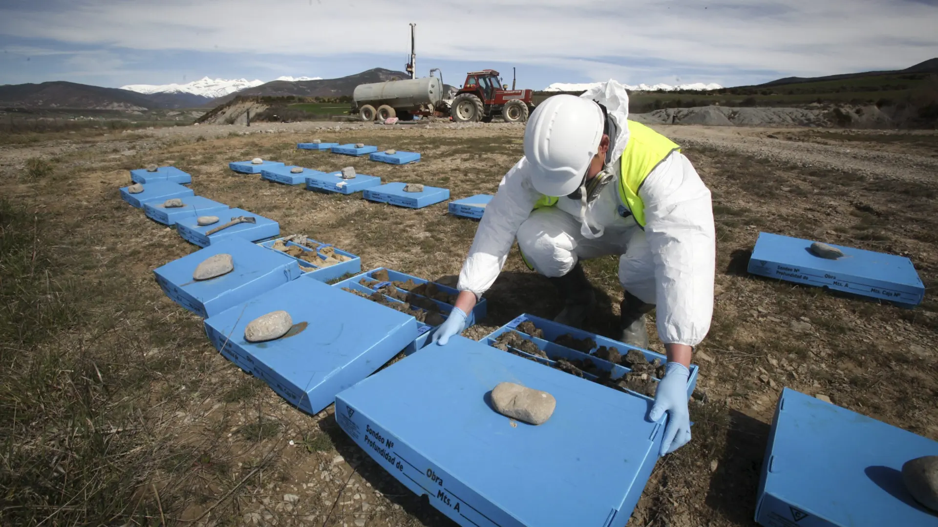 Ensayan con éxito una barrera de bacterias para degradar el lindano en ...