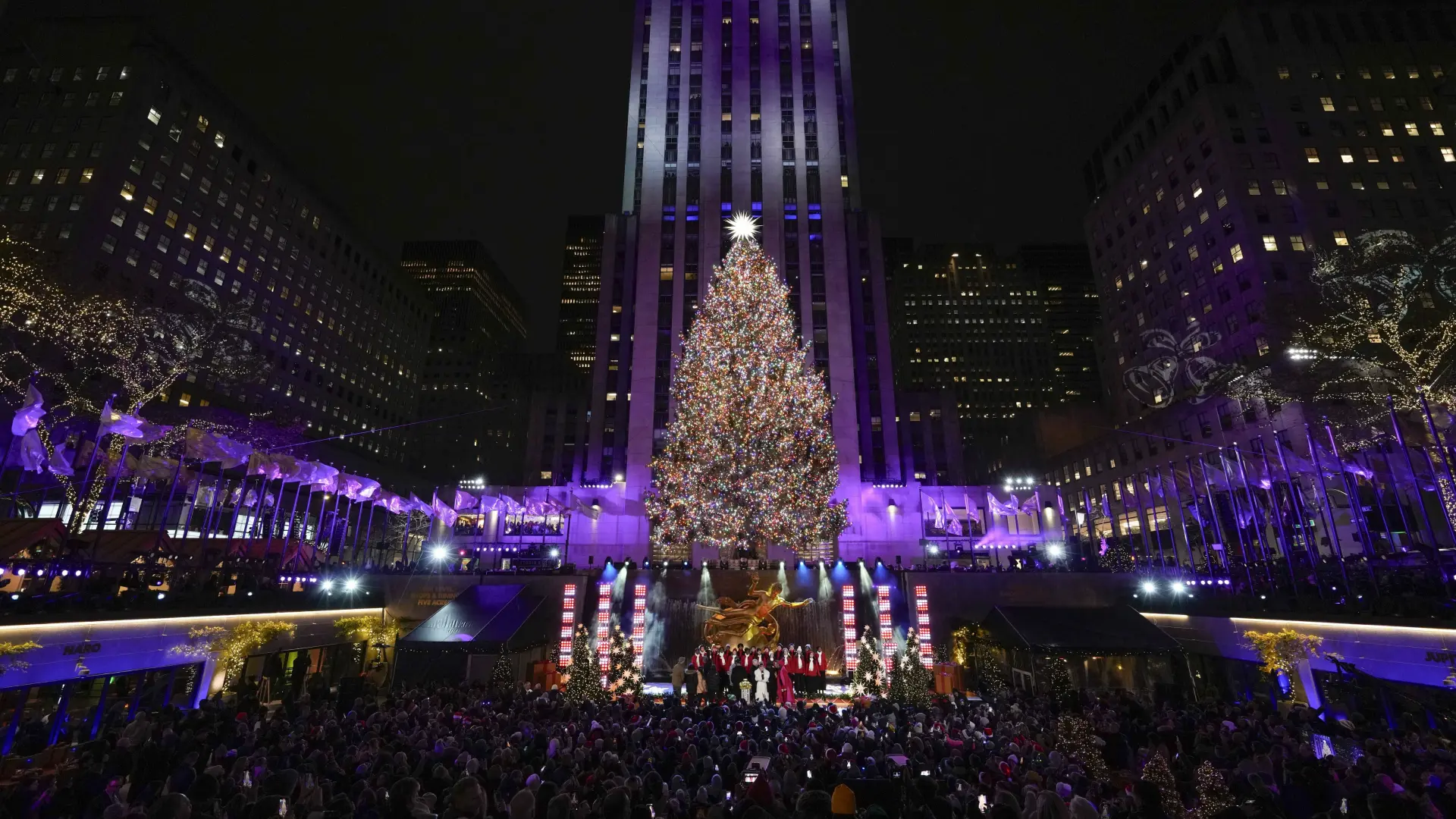 Nueva York inaugura la Navidad con el encendido del árbol Rockefeller Center