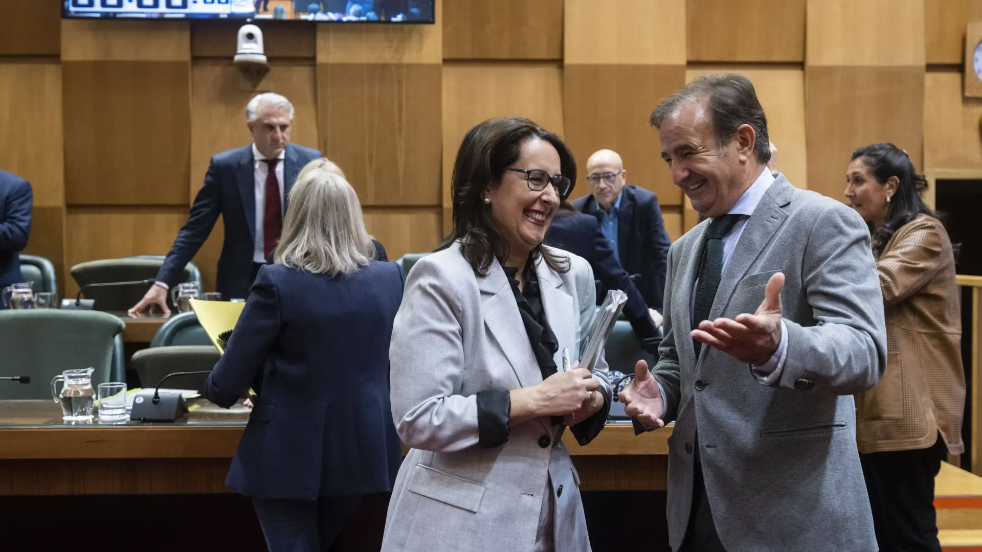 Ocho horas y media de pleno en Zaragoza: De lodos, viejas glorias ...