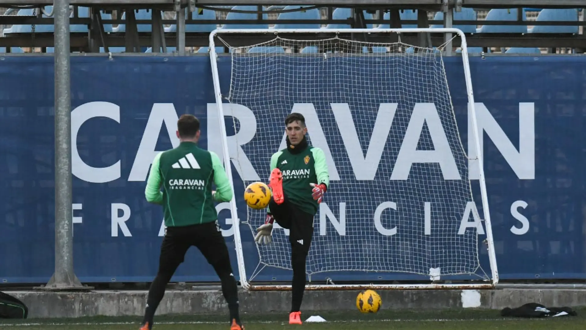 Edgar Badia se entrena ya con el Real Zaragoza en el regreso al grupo ...