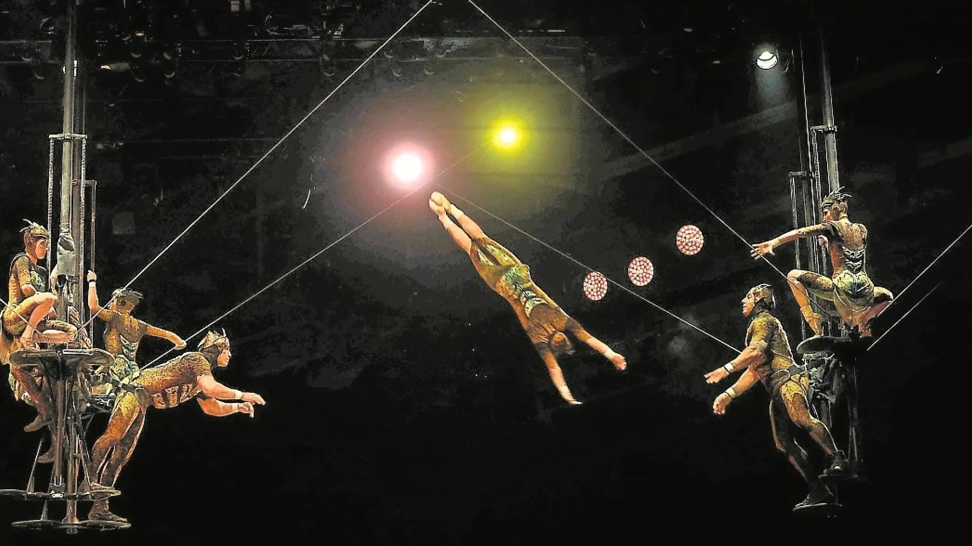 El Circo del Sol cautiva en Zaragoza con ‘Ovo’ a un público atónito ...