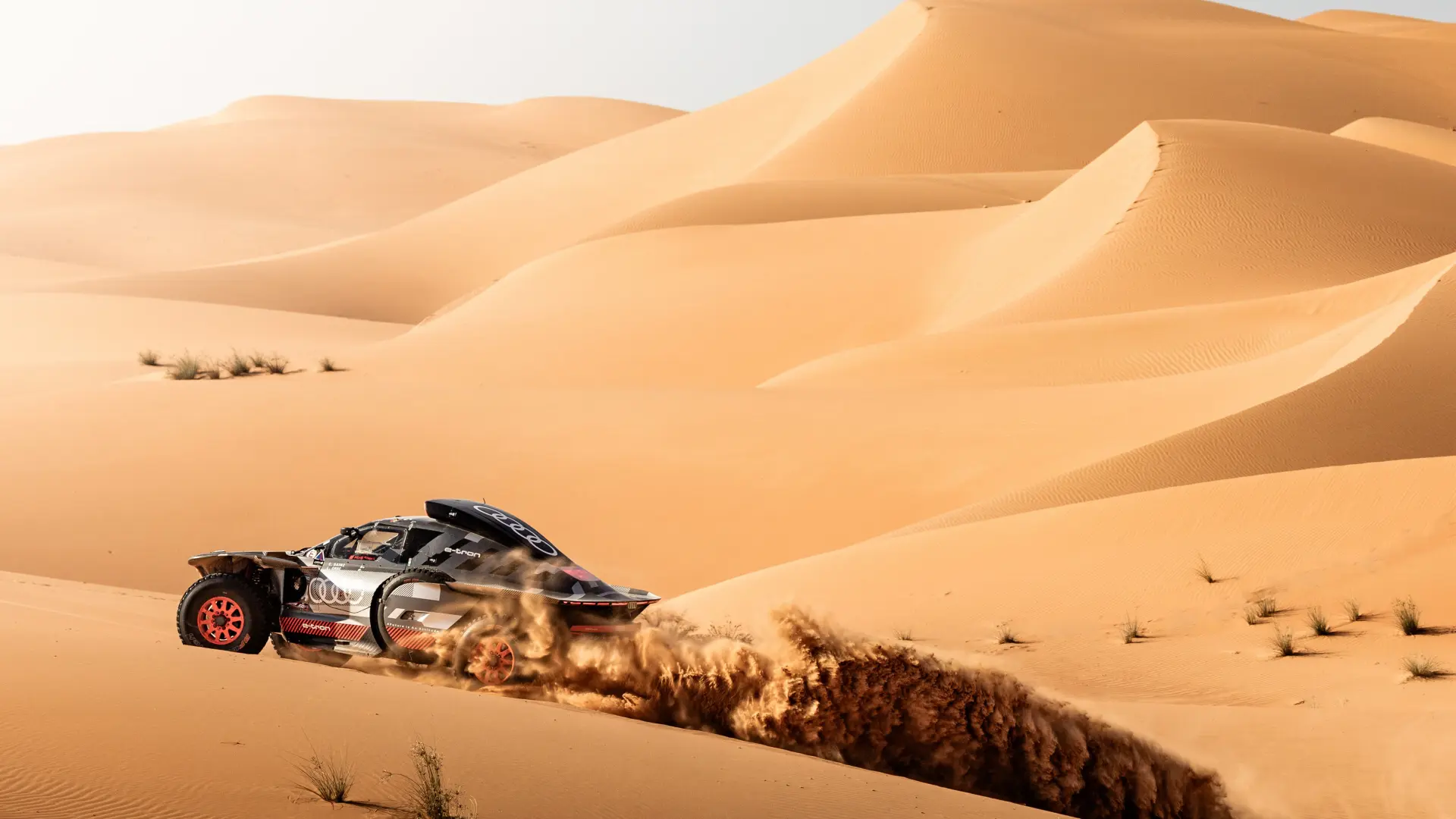 Carlos Sainz amansa las dunas y se exhibe en el primer día de la etapa reina del Dakar