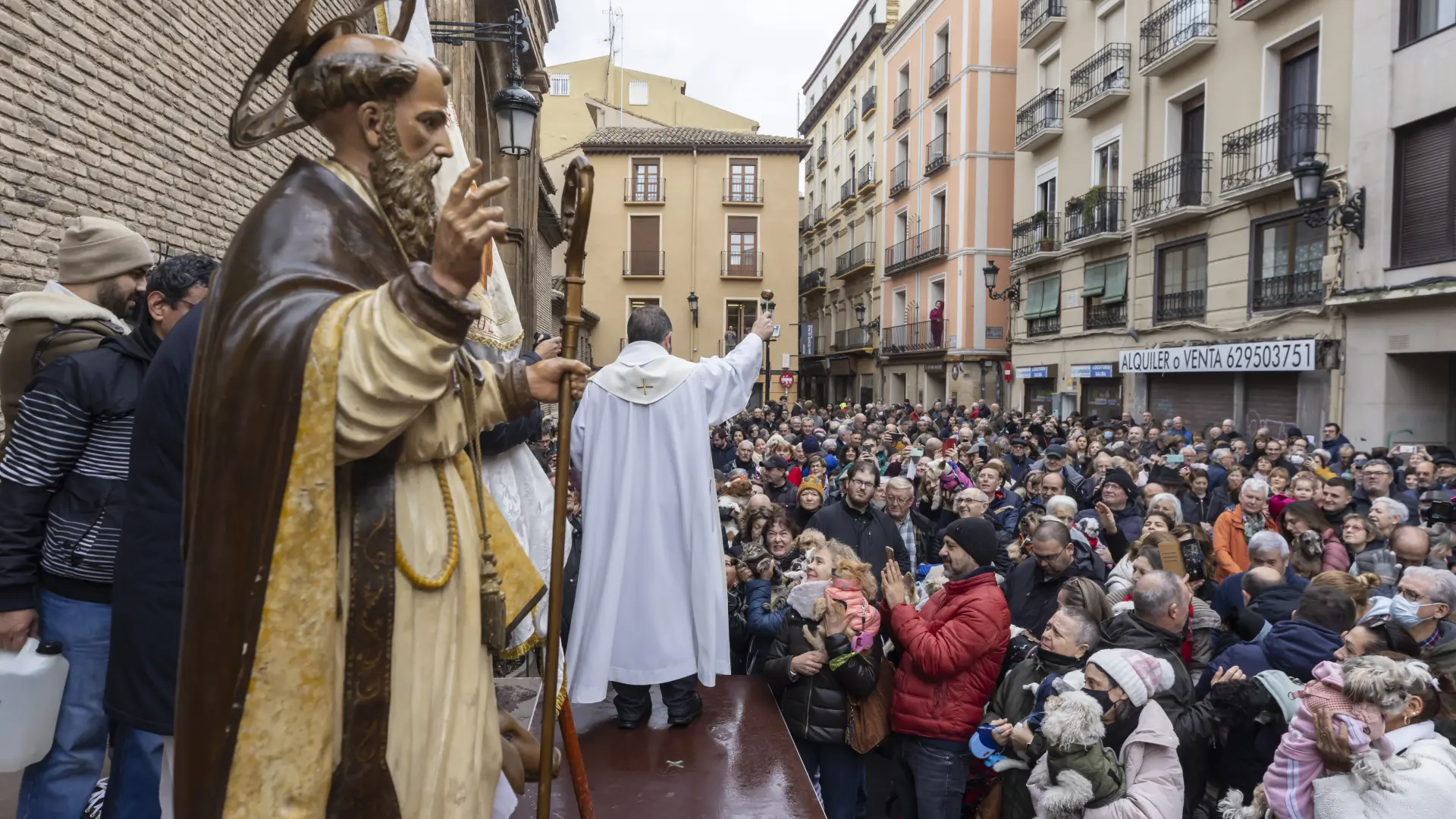 Bendición de animales por San Antón en Zaragoza: "Que le dé salud a mi ...