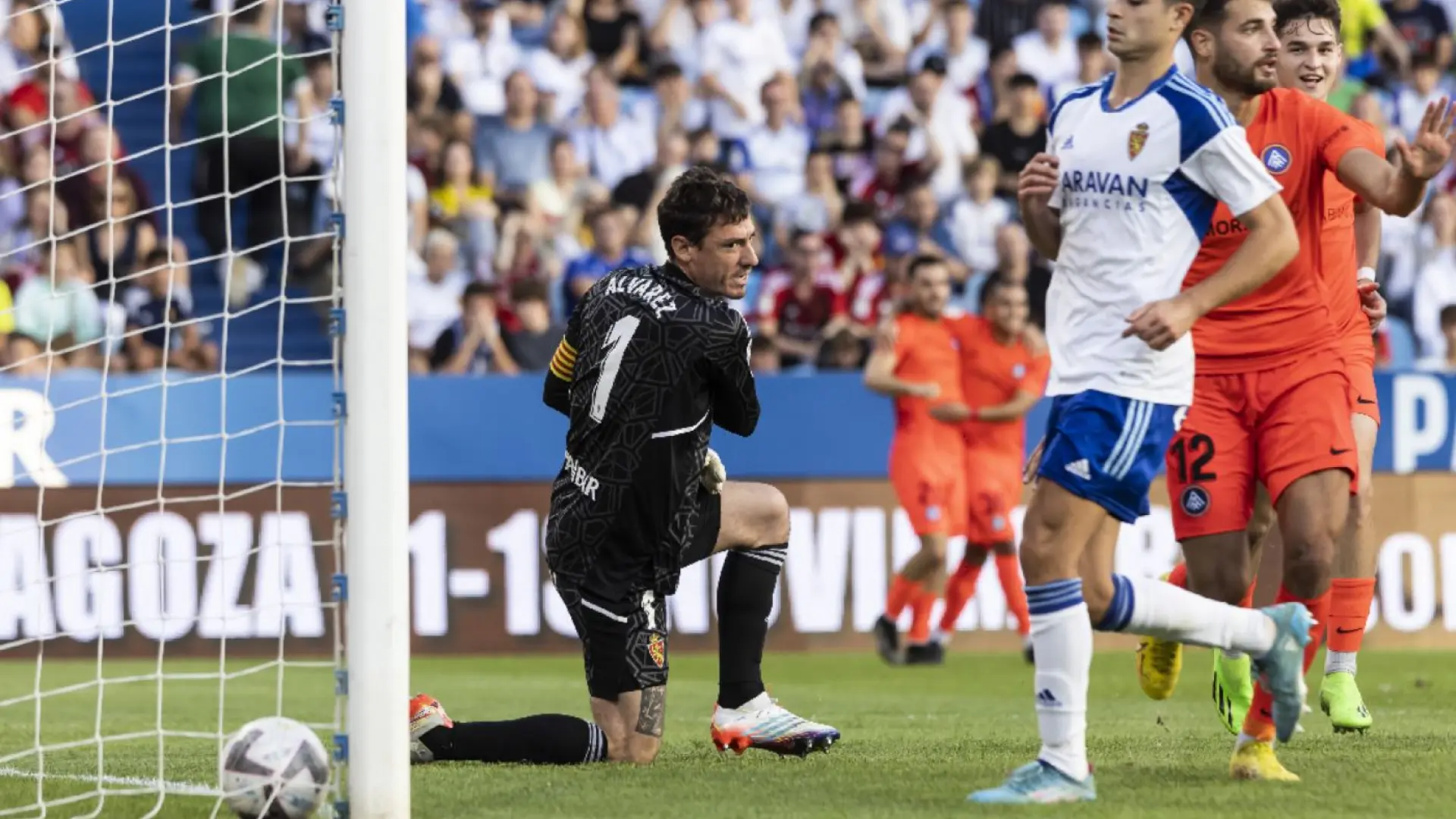 El partido en el que Bakis marcó su primer gol en La Romareda, junto a ...