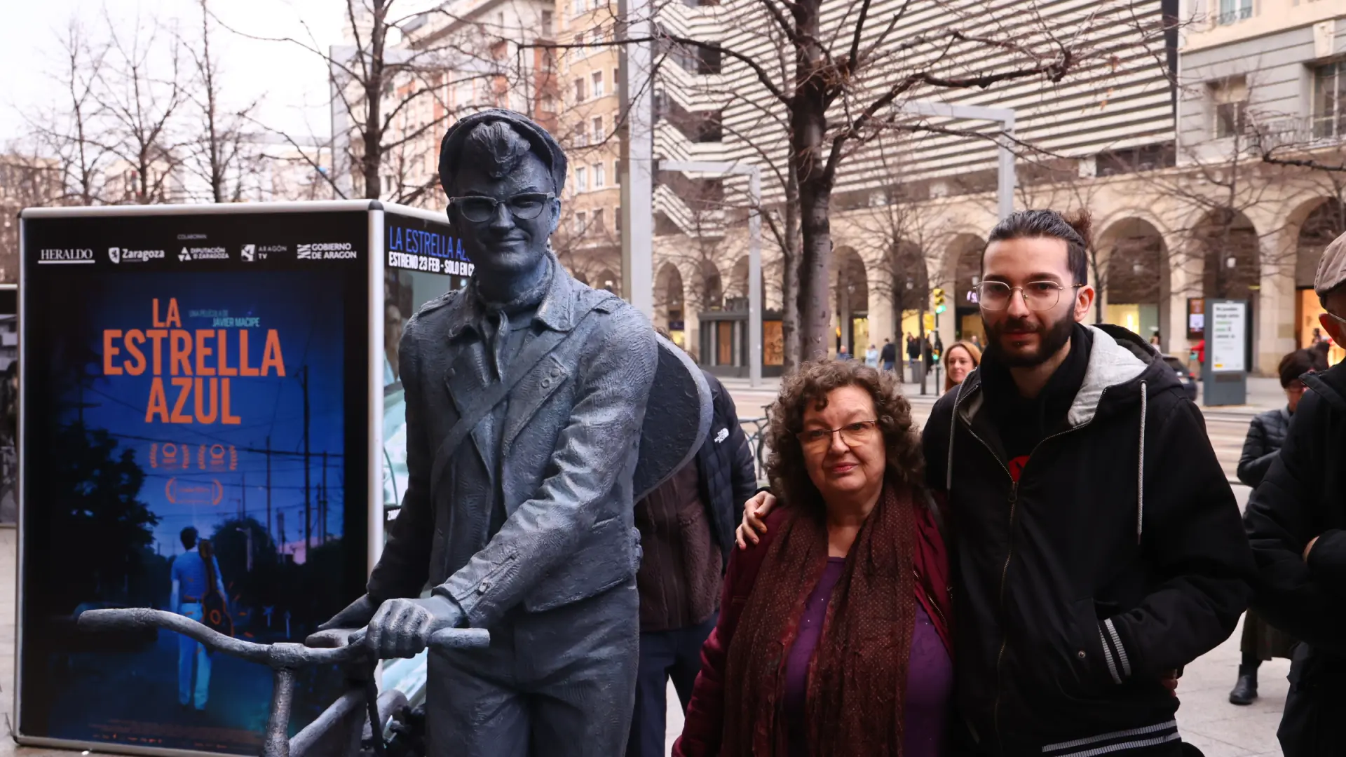 La estatua de Mauricio Aznar, en el Paseo de la Independencia de ...