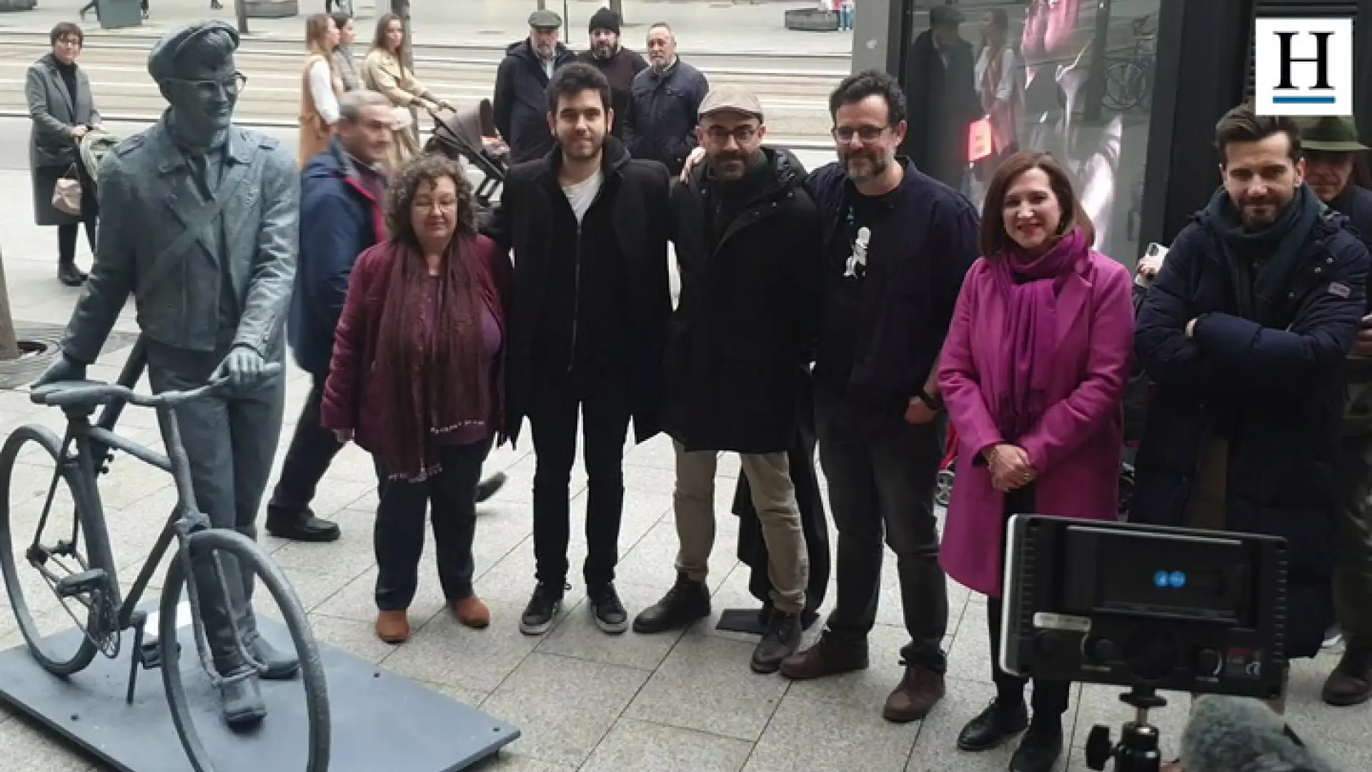 Vídeo | La estatua de Mauricio Aznar, en el Paseo de la Independencia ...