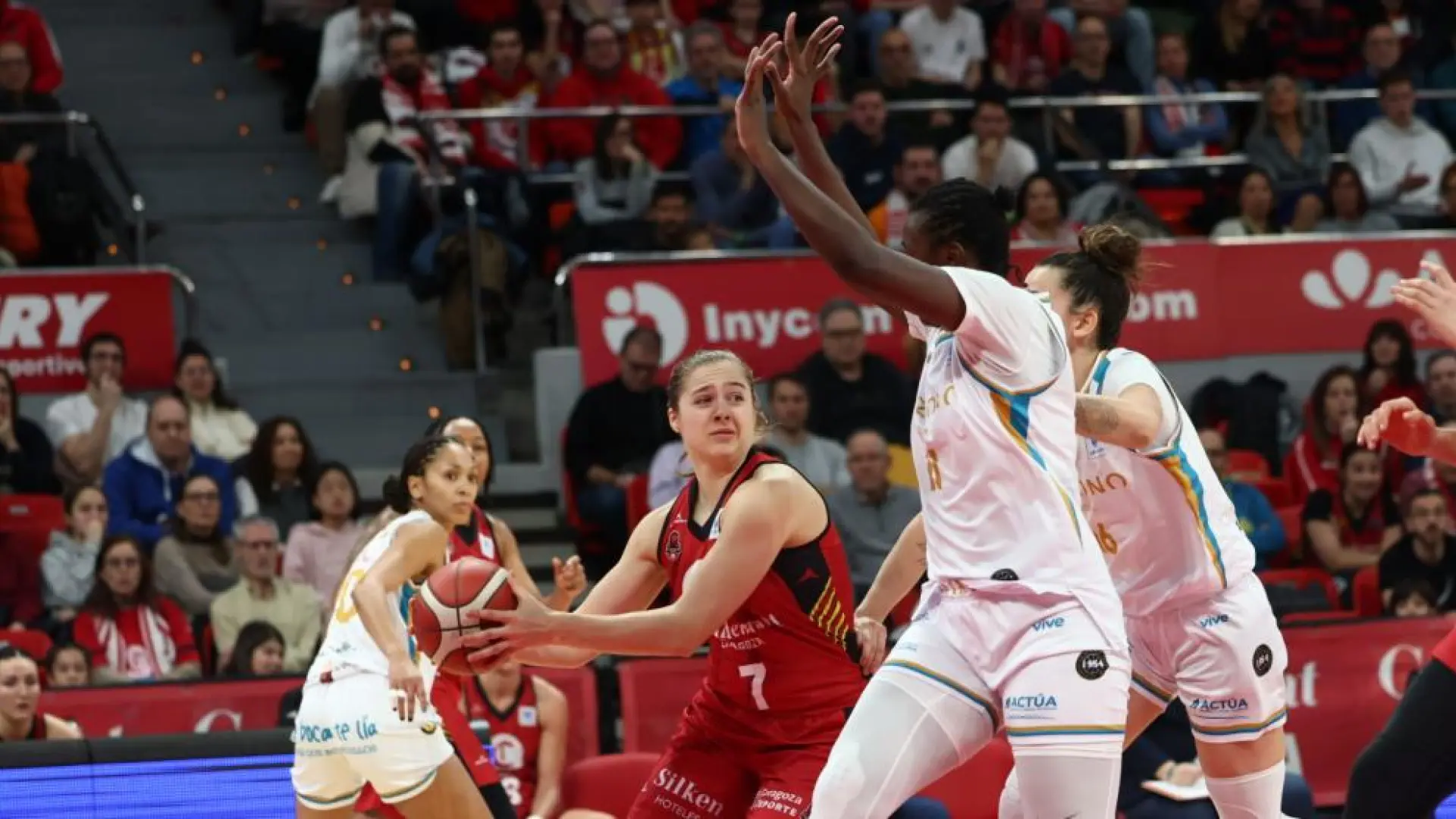 El Casademont Zaragoza ficha a Khayla Pointer y corta a Mika Pivec