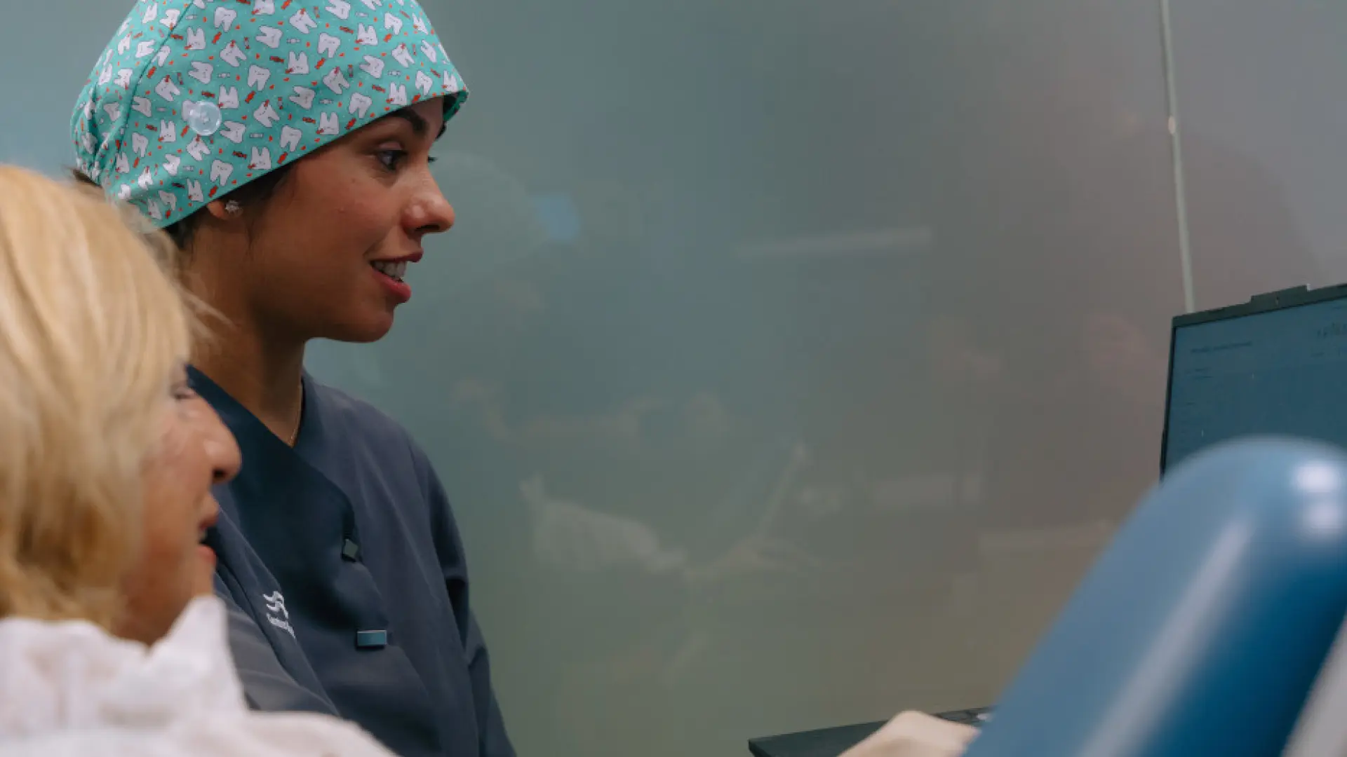 Tener una boca bonita y sana mejora la autoestima y las relaciones sociales