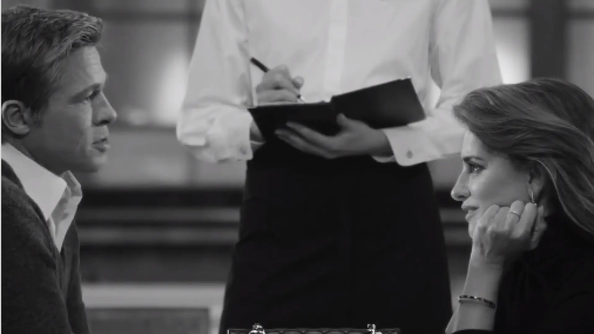 El idilio de Penélope Cruz y Brad Pitt con Chanel en la exclusiva playa ...