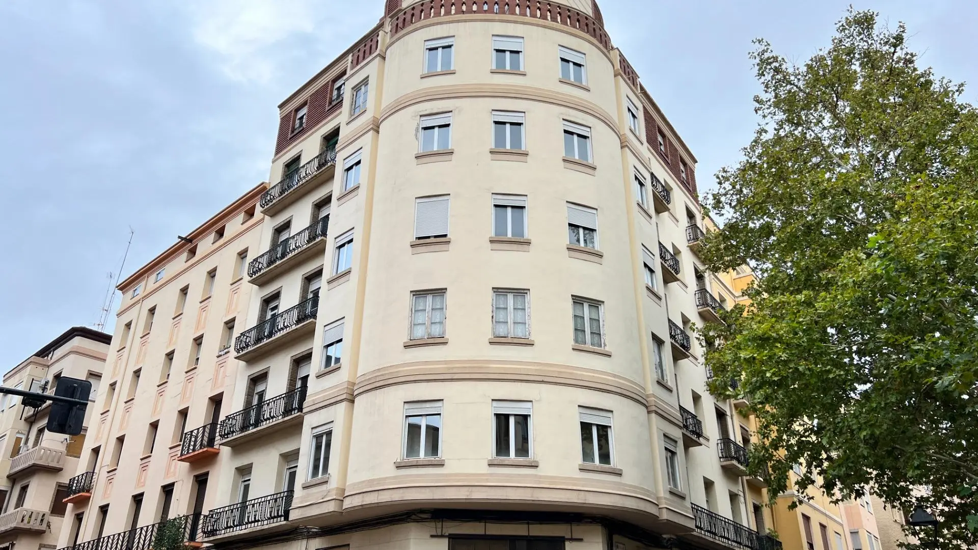 Un histórico chaflán del centro de Zaragoza, a la venta por 3 millones ...