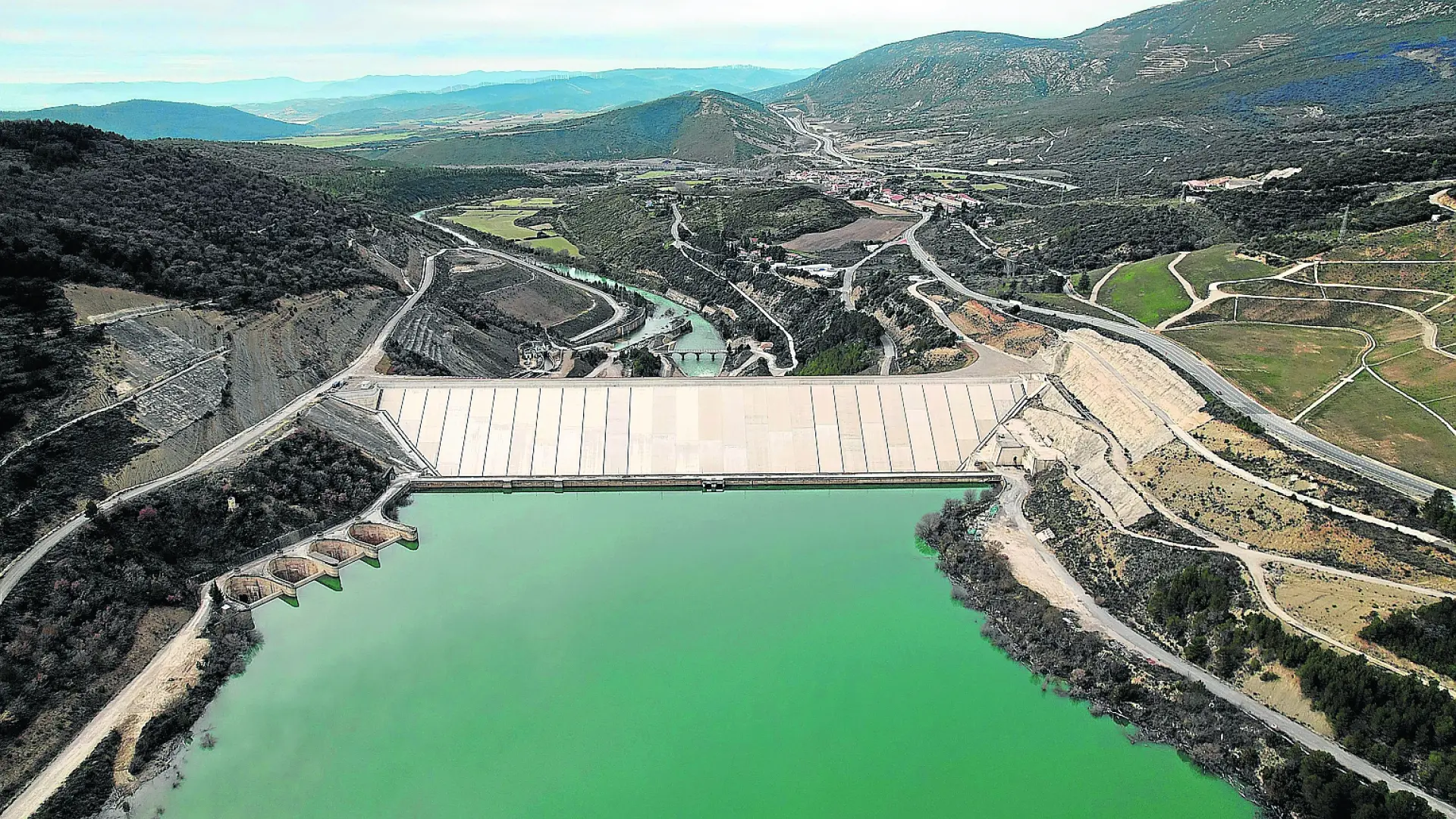 El recrecimiento de Yesa, la obra eterna: al menos hasta finales de ...