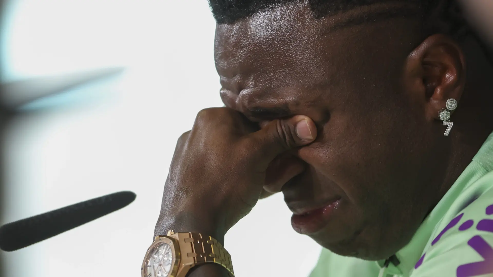Vinícius rompe a llorar al hablar del racismo: "Cada vez tengo menos ...