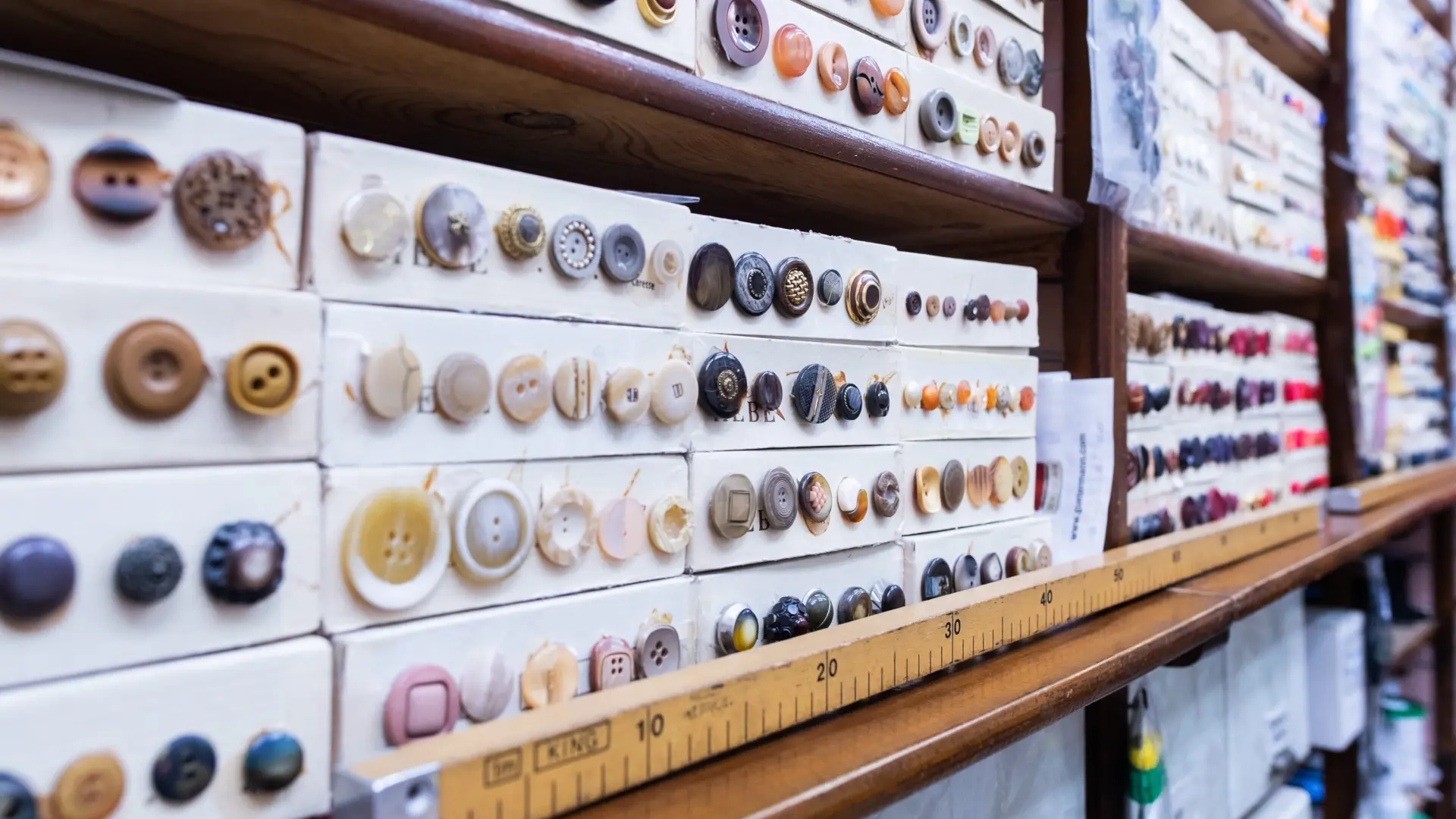 El discreto encanto de las mercerías: "Una abuela vino con su nieta ...