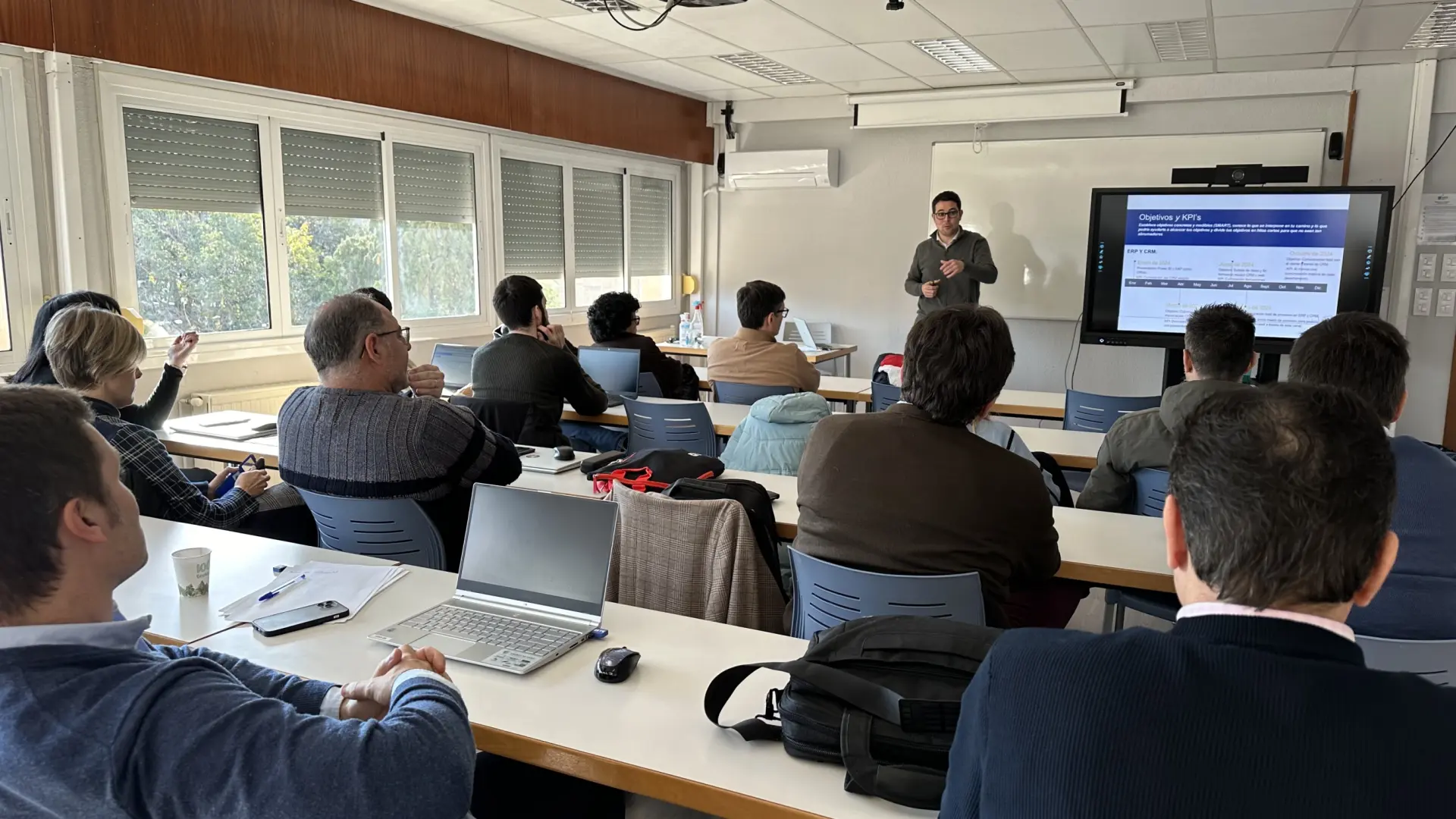 Formación integral de la mano de expertos con especializaciones en las áreas más demandadas por ...