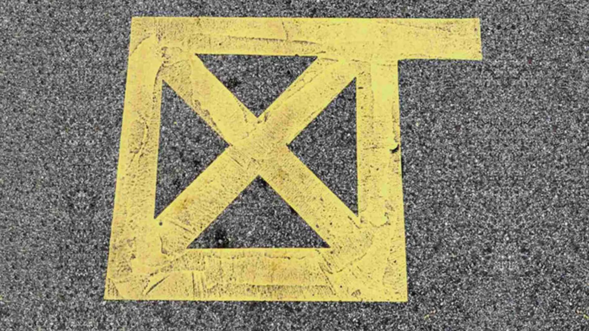 Qué significa esta marca amarilla pintada sobre el asfalto en ciudades ...