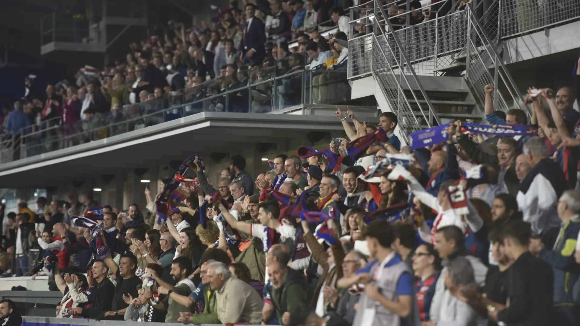 La caldera de El Alcoraz juega su papel en un derbi aragonés que estuvo ...