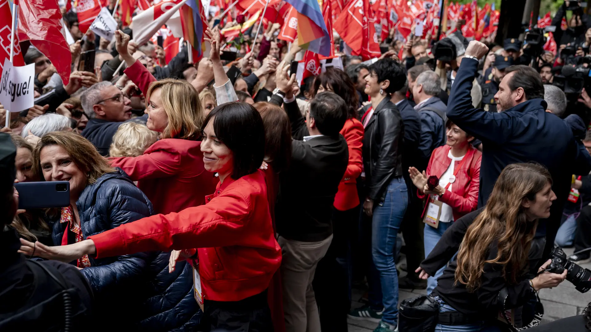 Militantes y dirigentes socialistas muestran su apoyo a Sánchez en ...