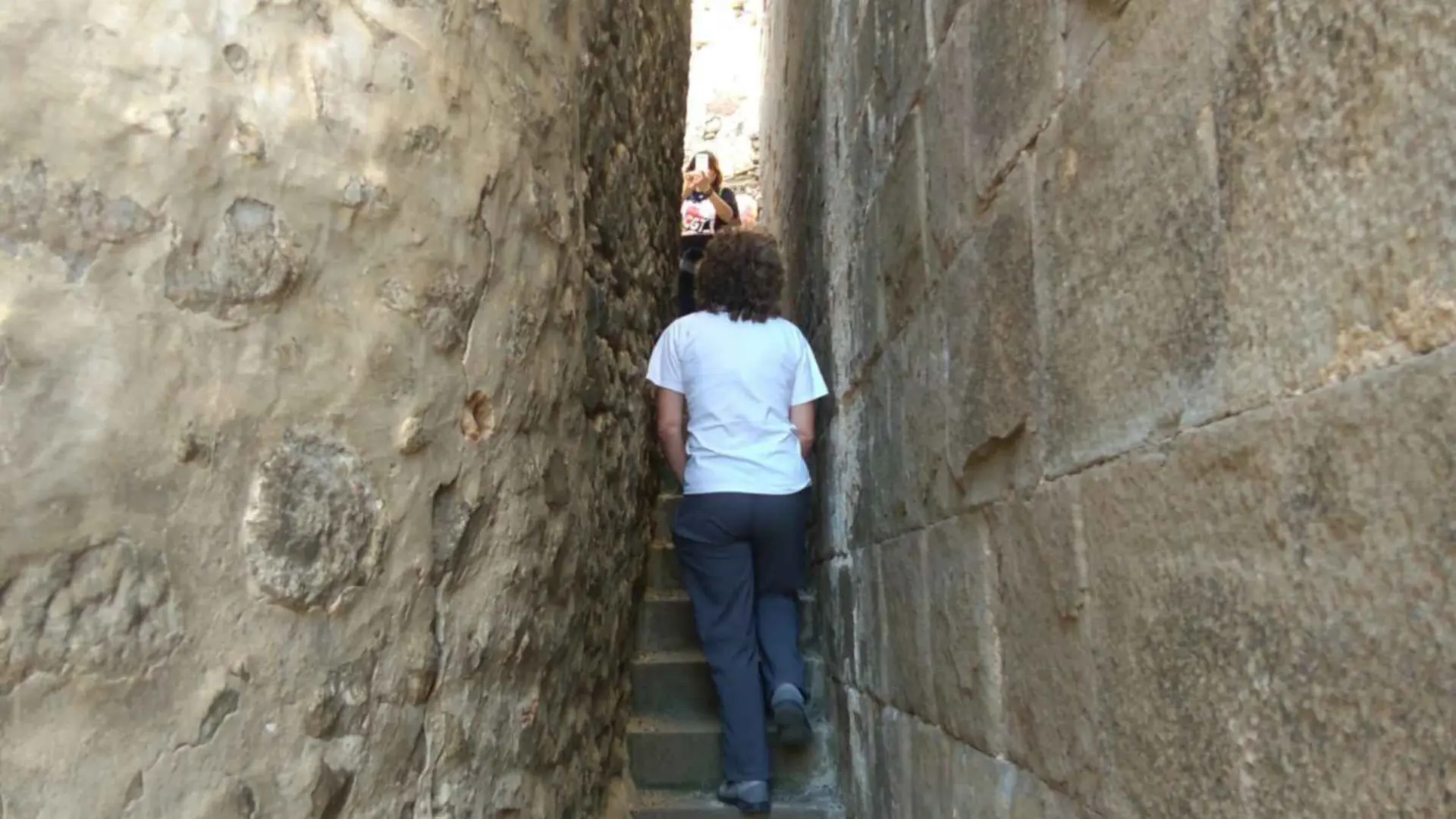 Fotos del pueblo de Zaragoza con la calle más estrecha de España | Imágenes