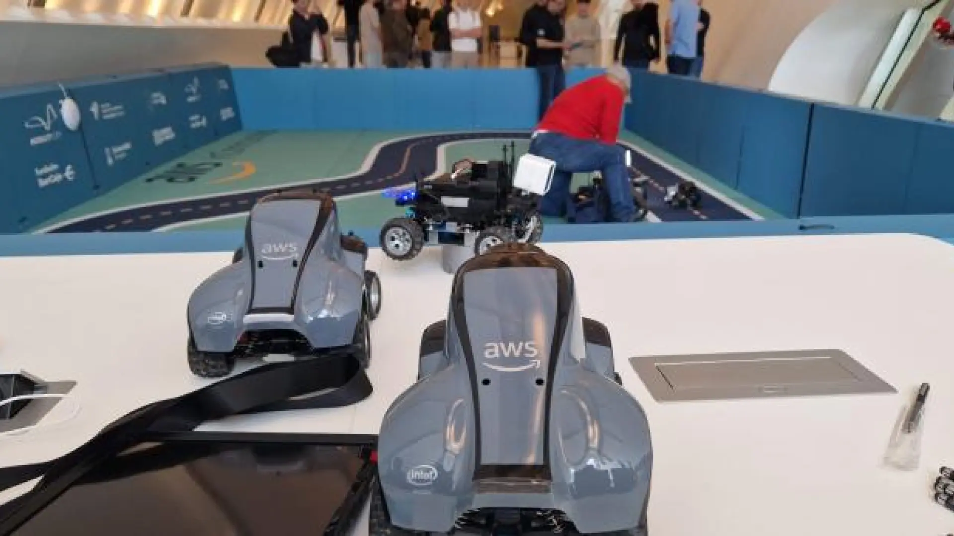 Más de 20 alumnos de FP de Aragón participan en la competición AWS Deep ...