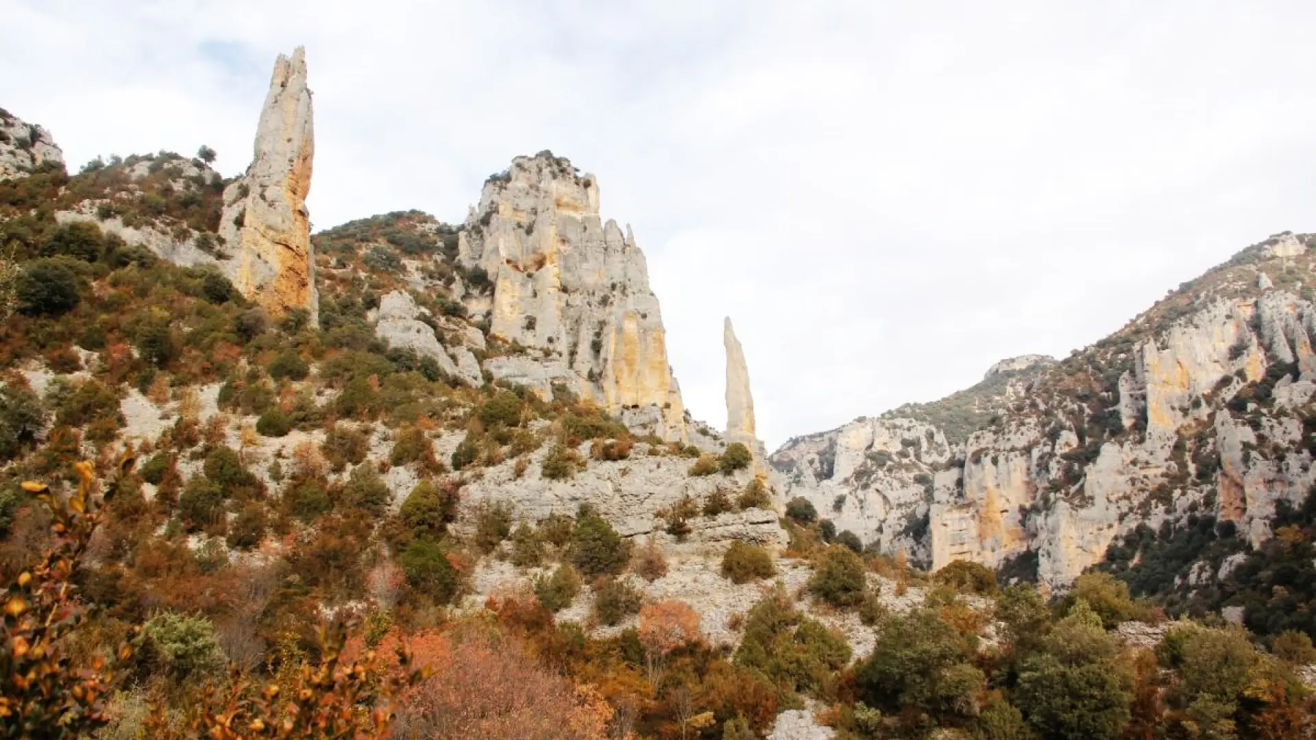 Una ruta senderista entre panorámicas imponentes y espirituales en la ...