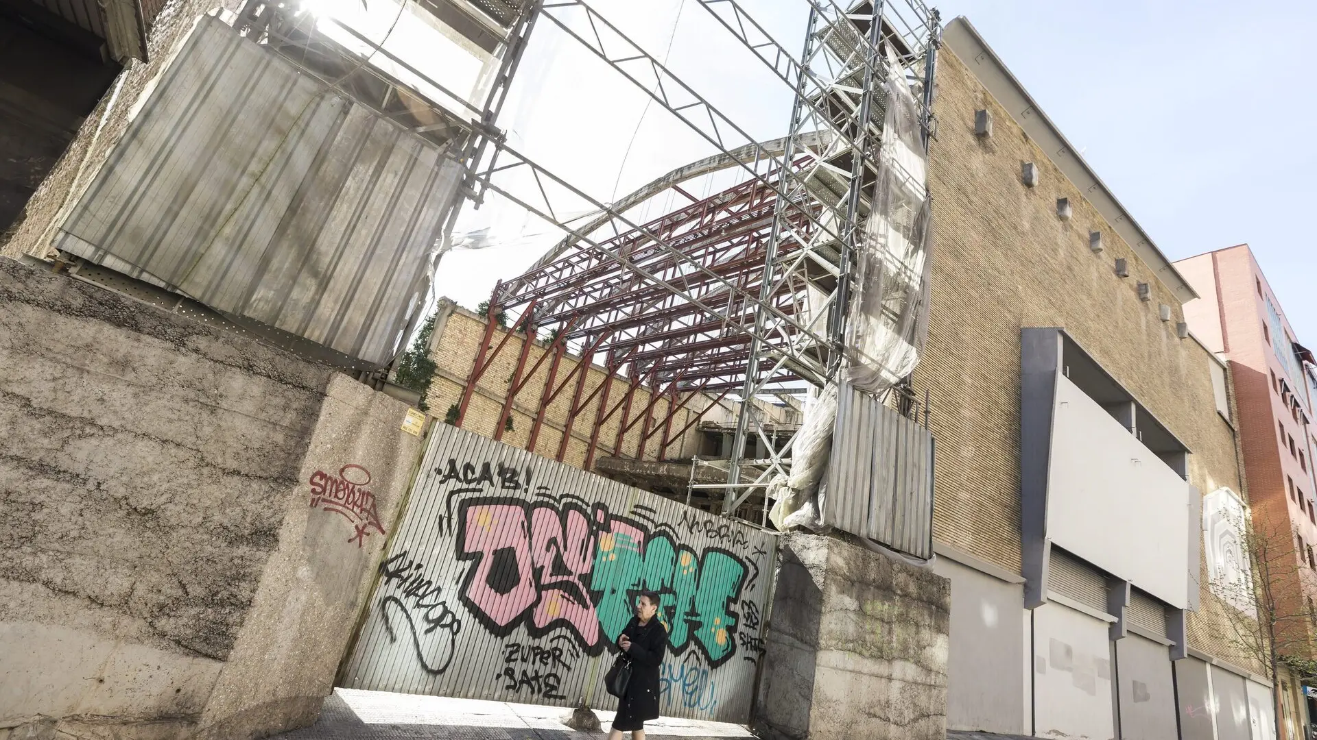 El edificio de 'los imposibles' de Zaragoza: 25 años de desidia y ...