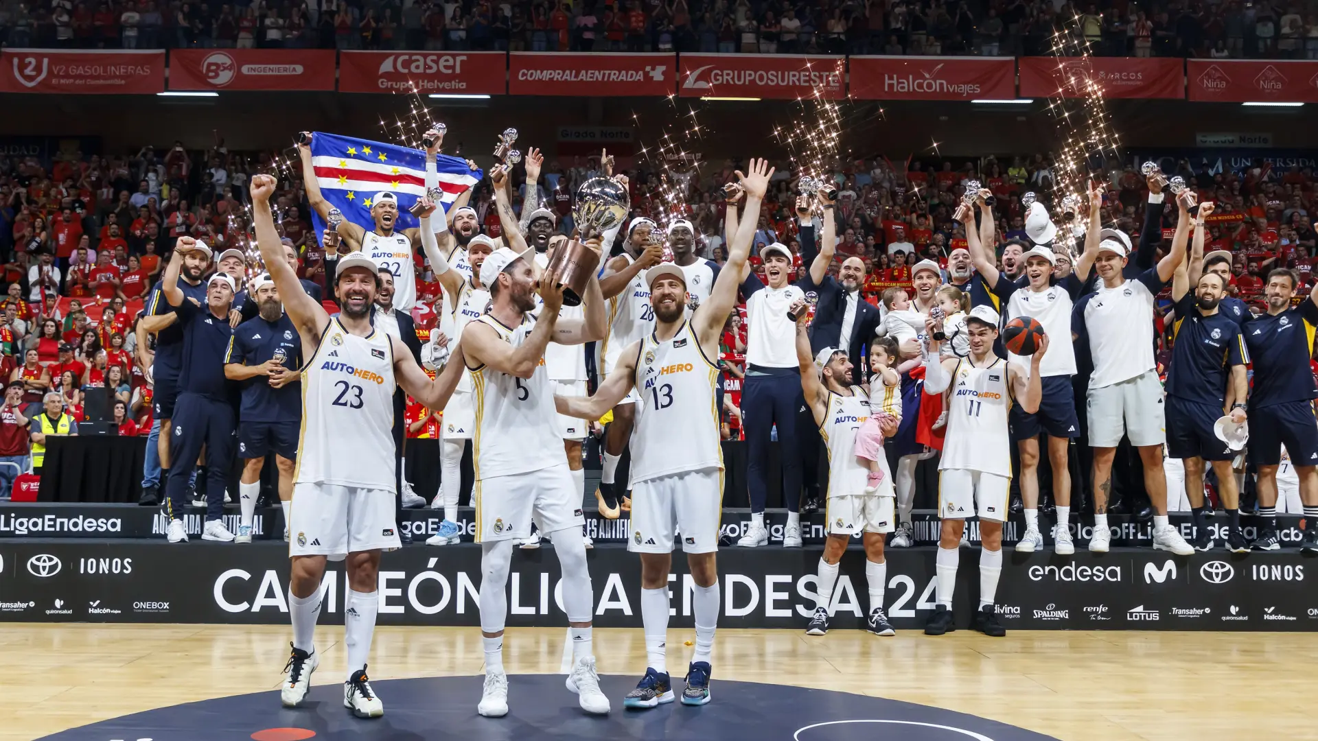 El Real Madrid conquista su 37ª Liga de baloncesto por la vía rápida ...