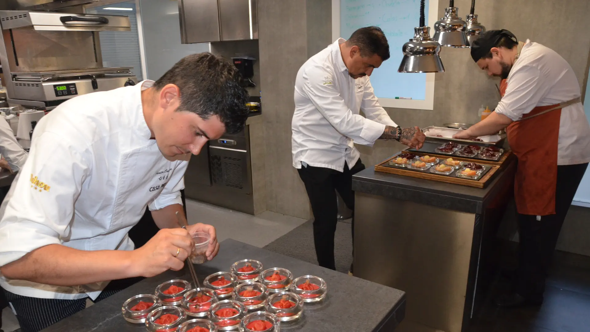 Una cena a seis manos en Es.Table de Zaragoza para que la gastronomía ...