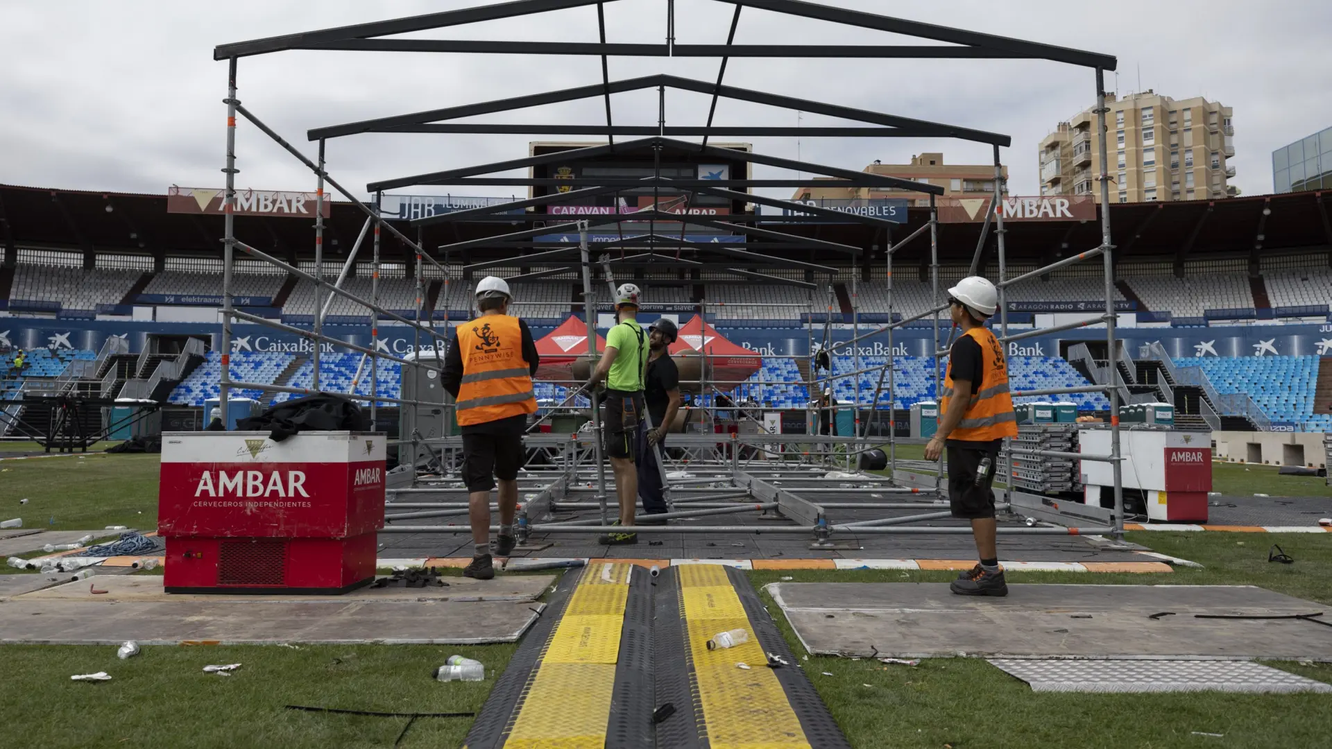 Adiós a la vieja Romareda: los primeros derribos ponen fin a 23 años de líos políticos y cuatro ...