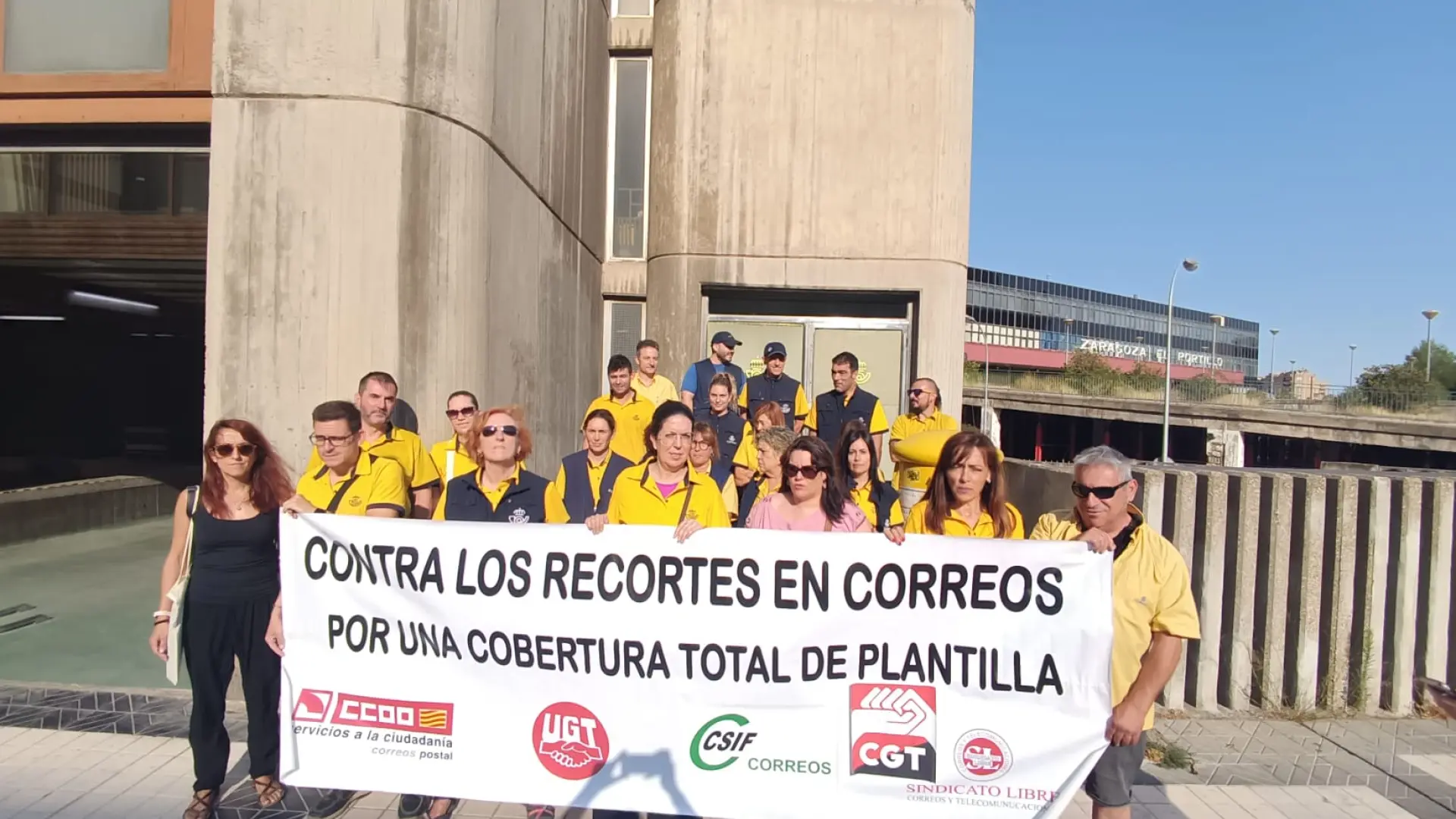 Los Carteros De Zaragoza Denuncian Retrasos En La Entrega De Citas Médicas Por Falta De Personal