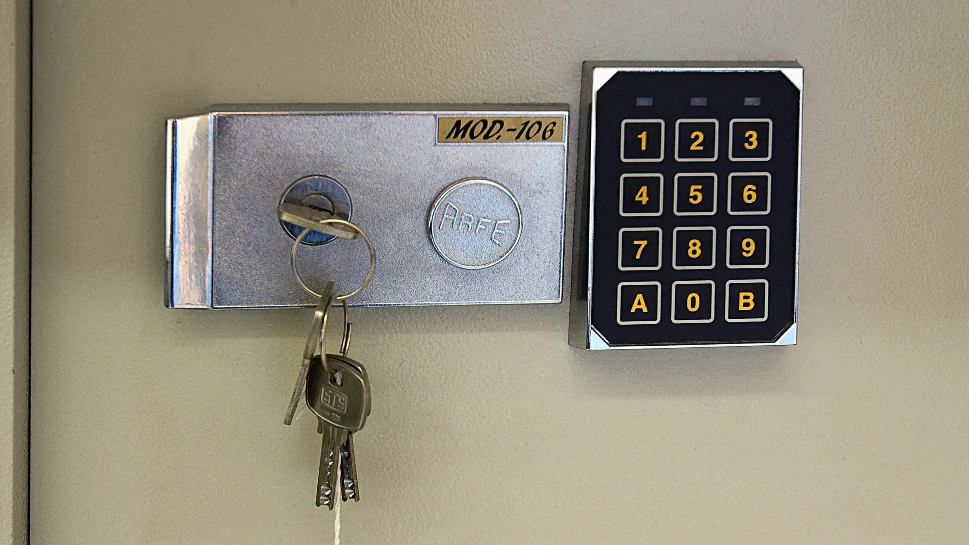 Misterioso robo de una caja fuerte con casi 150.000 euros en un piso de ...