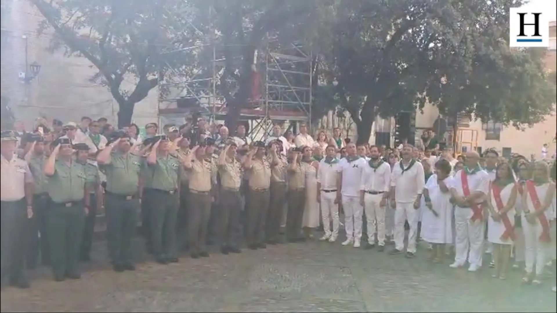 VIDEO: Tradicional acto del izado bandera francesa al son de la Marsellesa