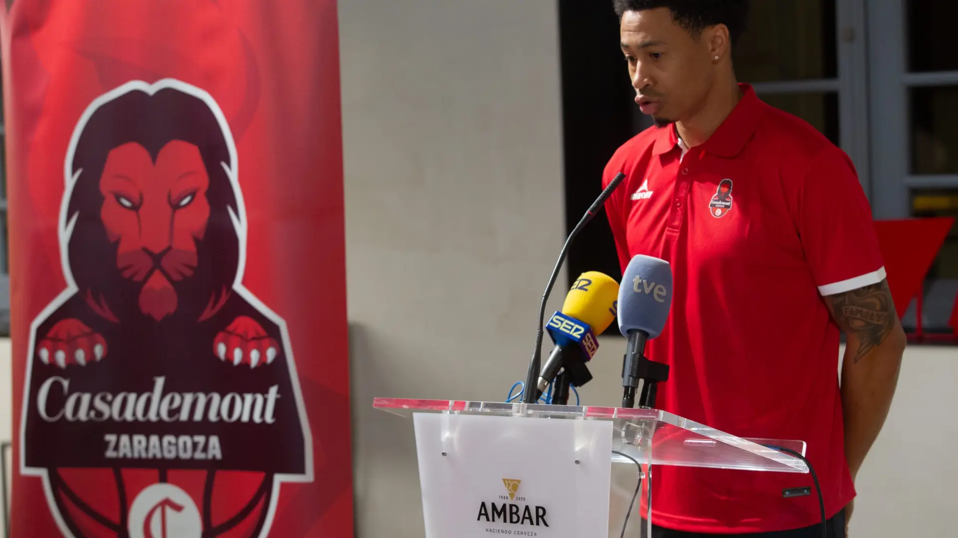 Fotos de la presentación de AJ Slaughter, nuevo jugador del Casademont ...